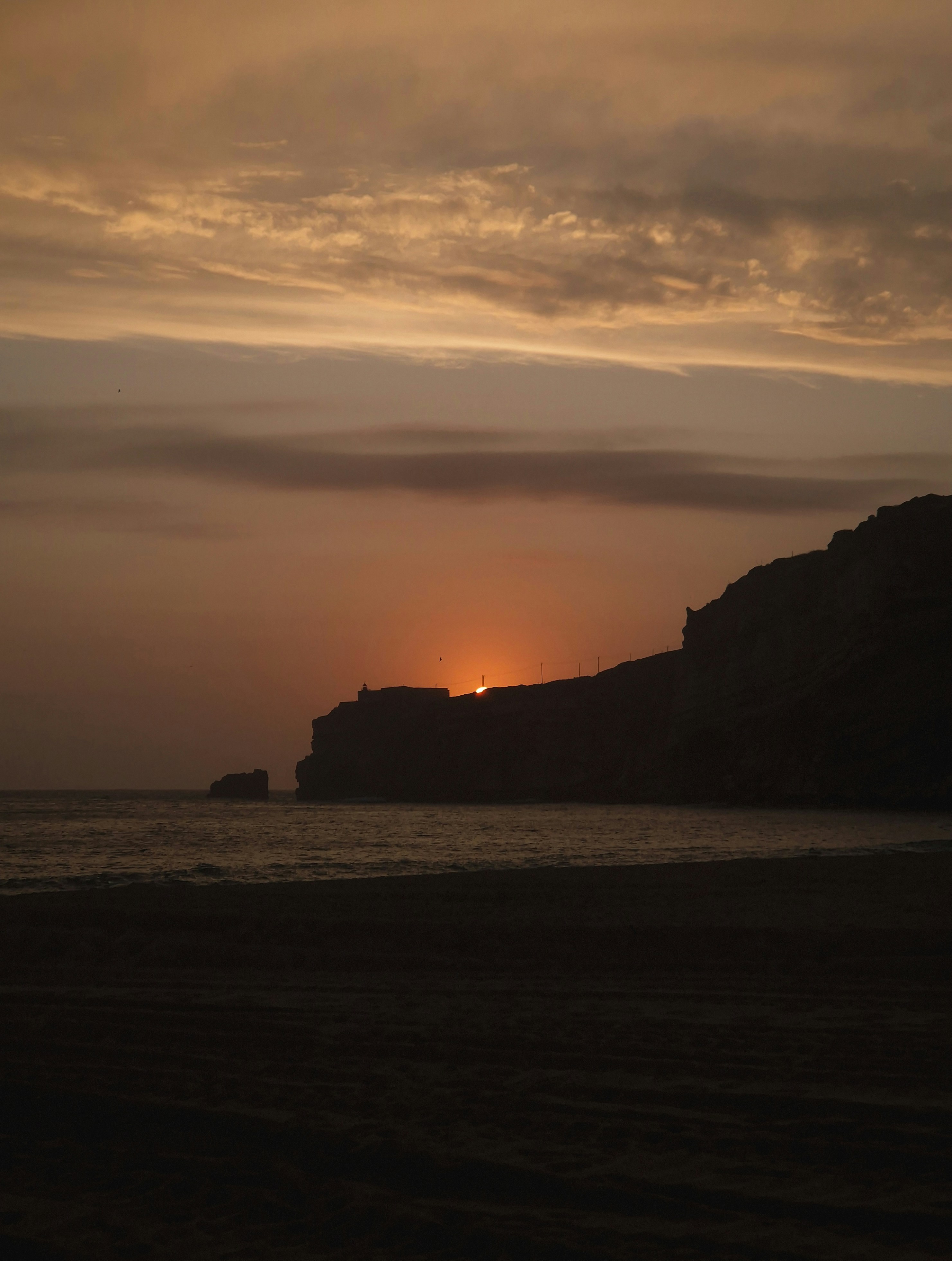 Sunset Brim: A Dusk Highlight Along the Cliffline