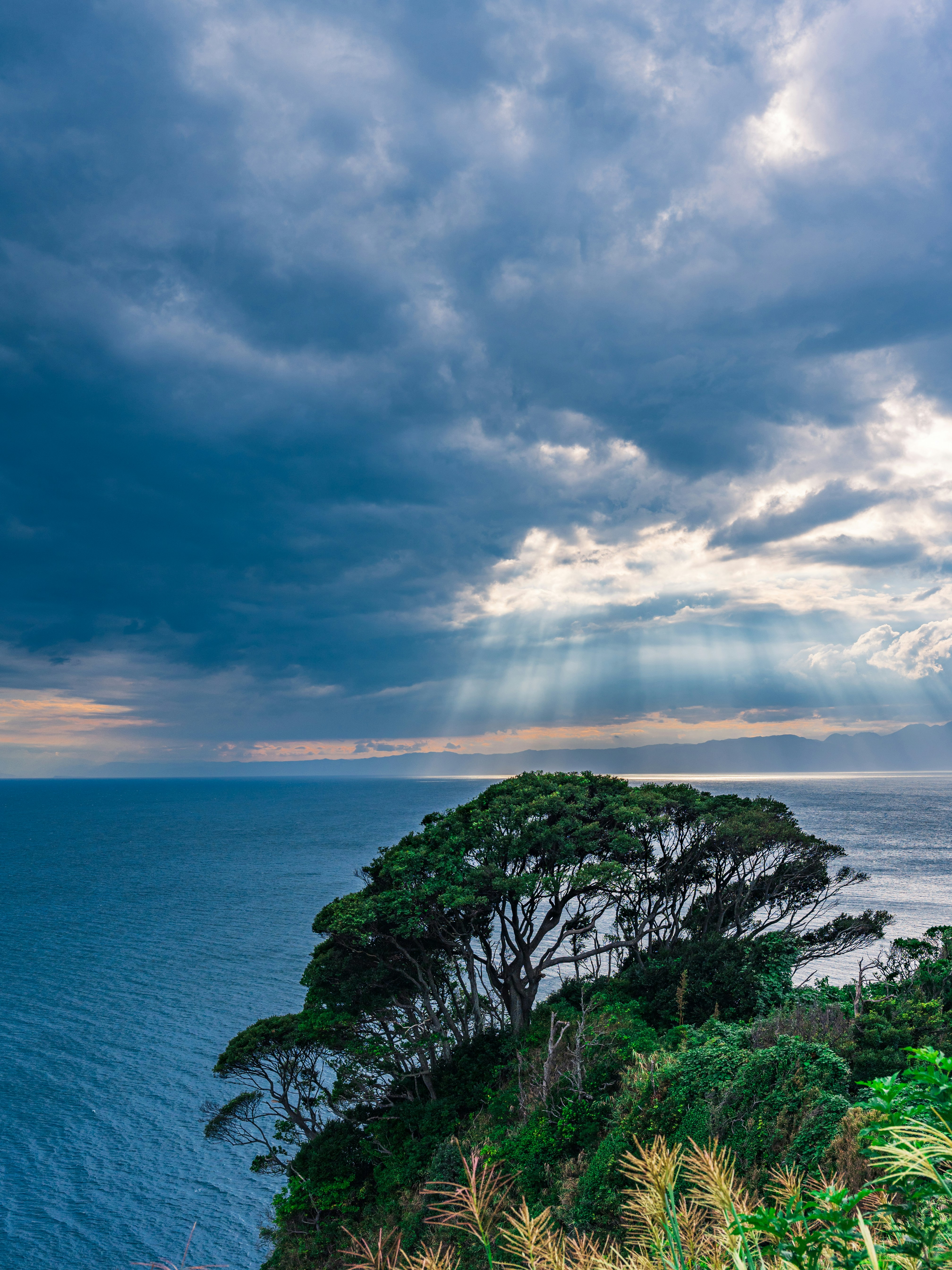 Whispers of Light Over the Ocean