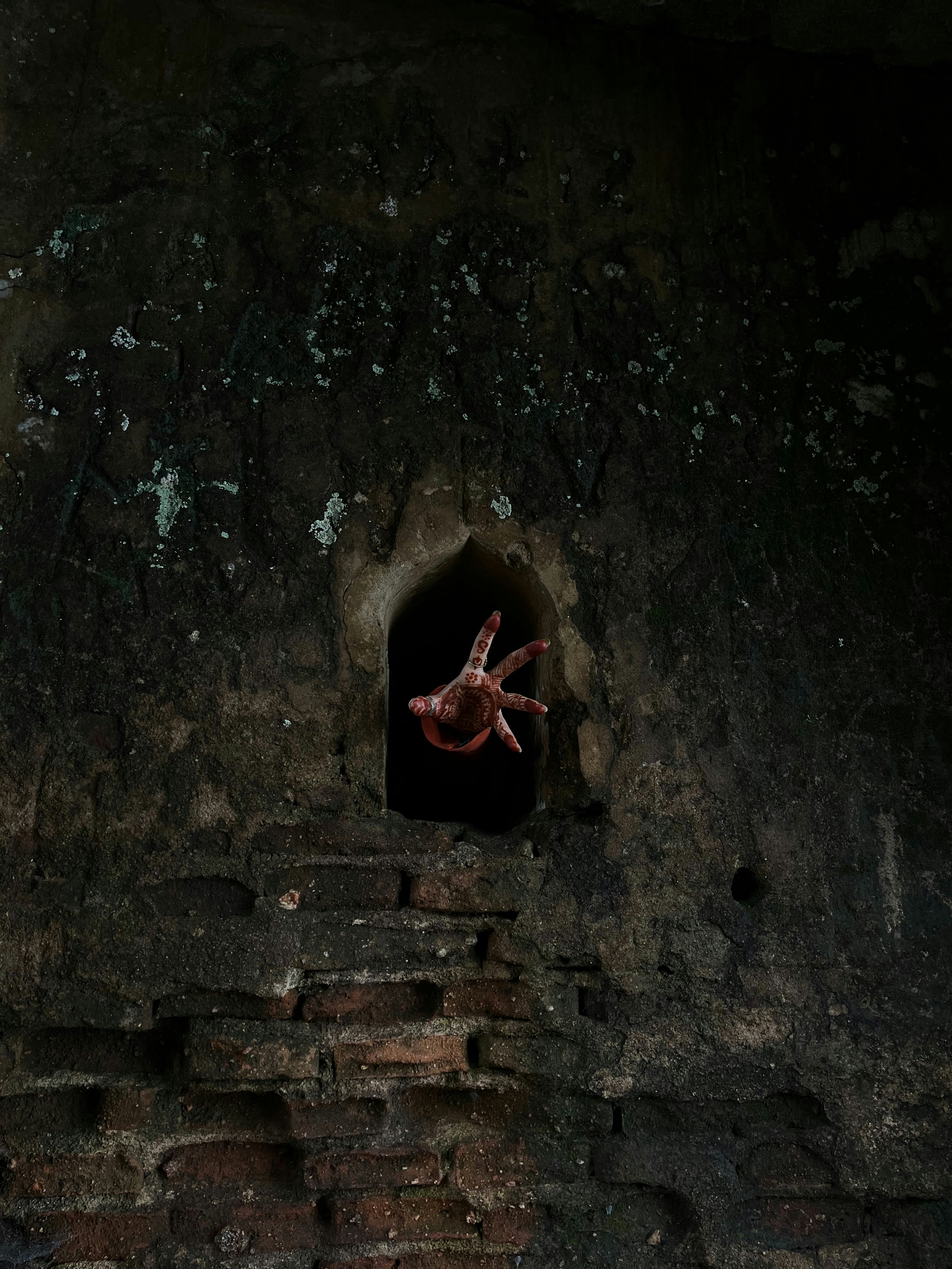 The Hidden Gesture of the Forgotten Wall