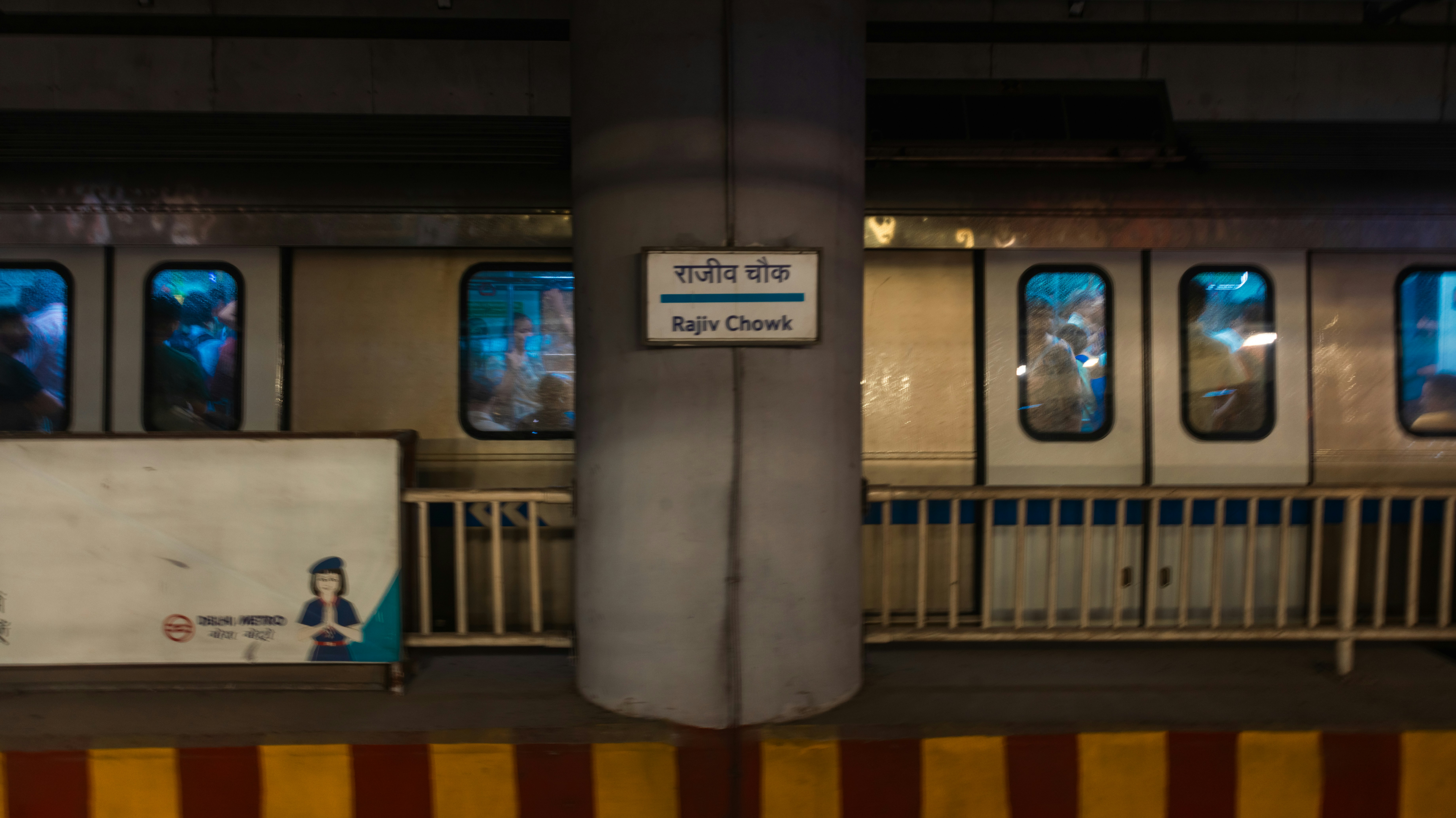 Rajiv Chowk Platform Pillar: Quiet Geometry Beneath Blue-Glow Trains