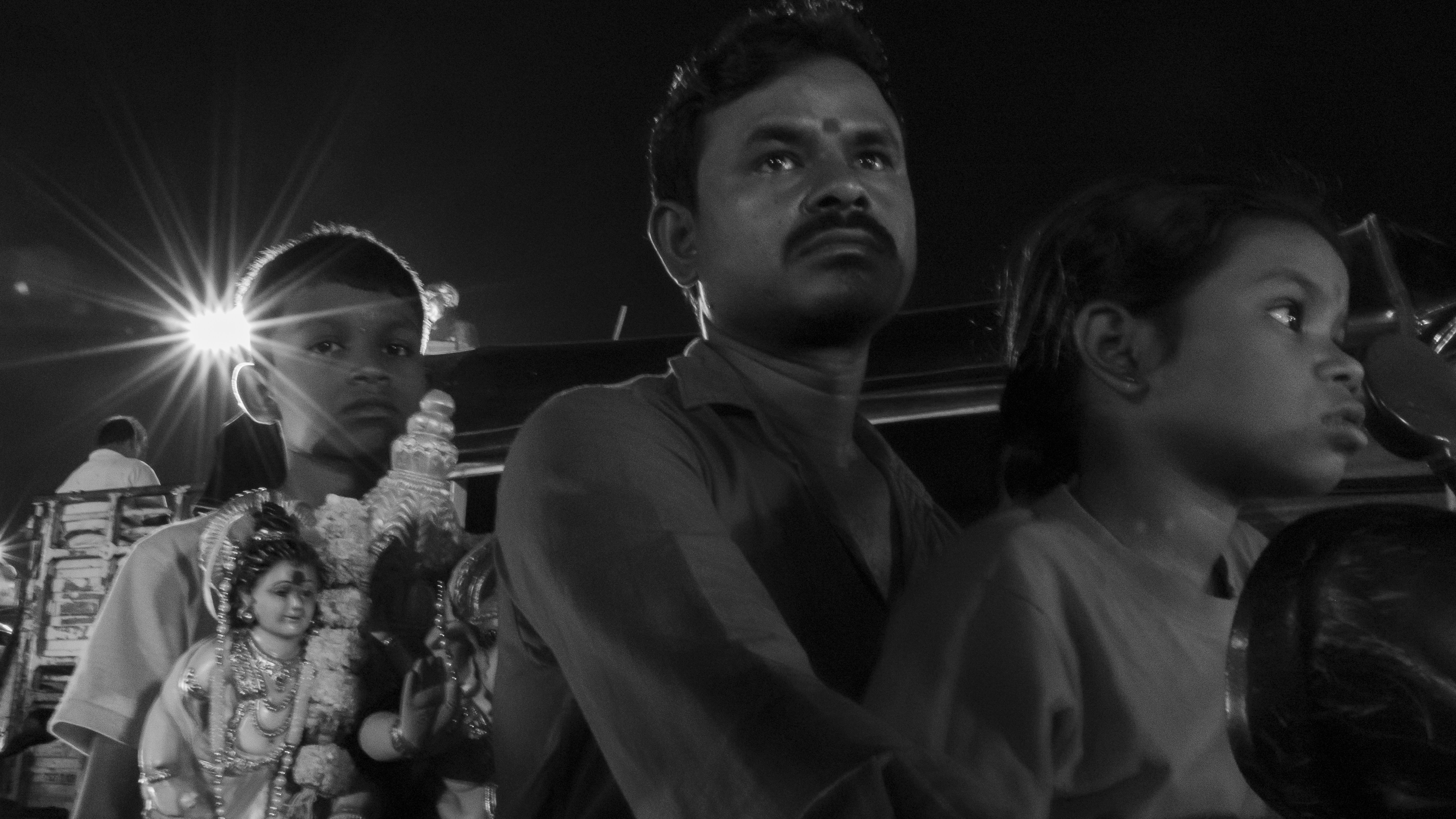 Three people, including two children, look forward. photo – Free Girl ...