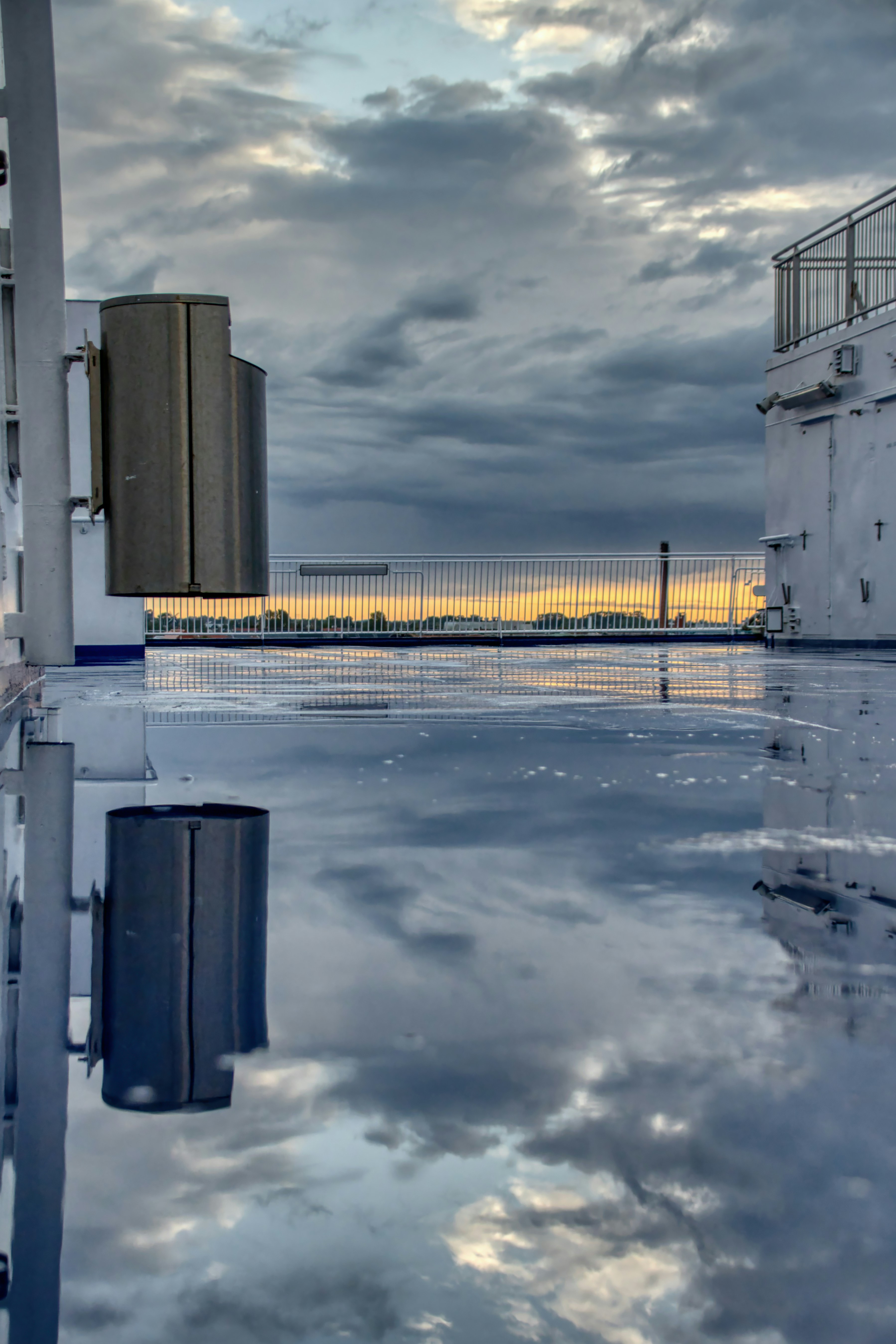 Reflections of a Cloudy Horizon