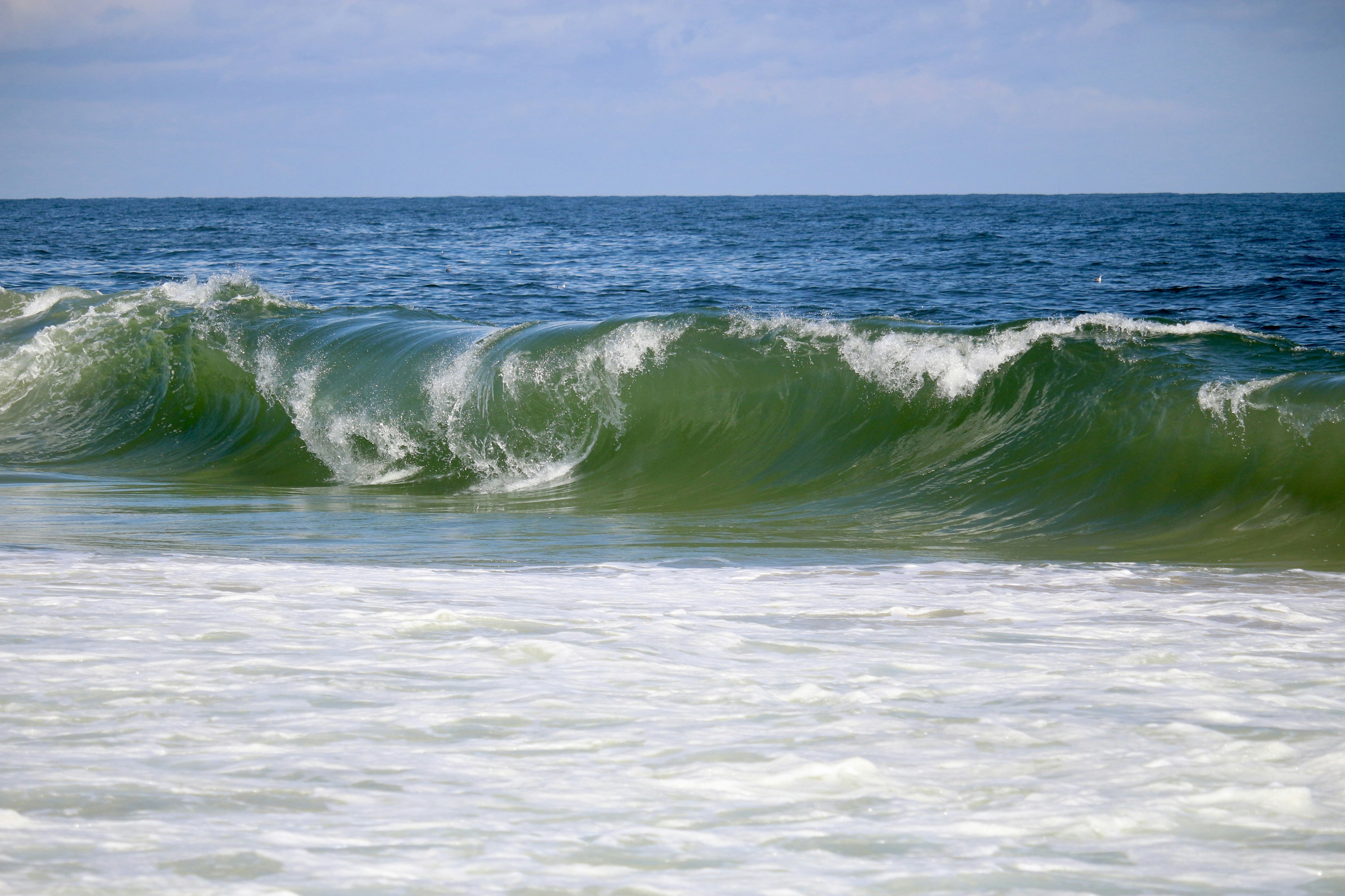 Emerald Waves in Motion