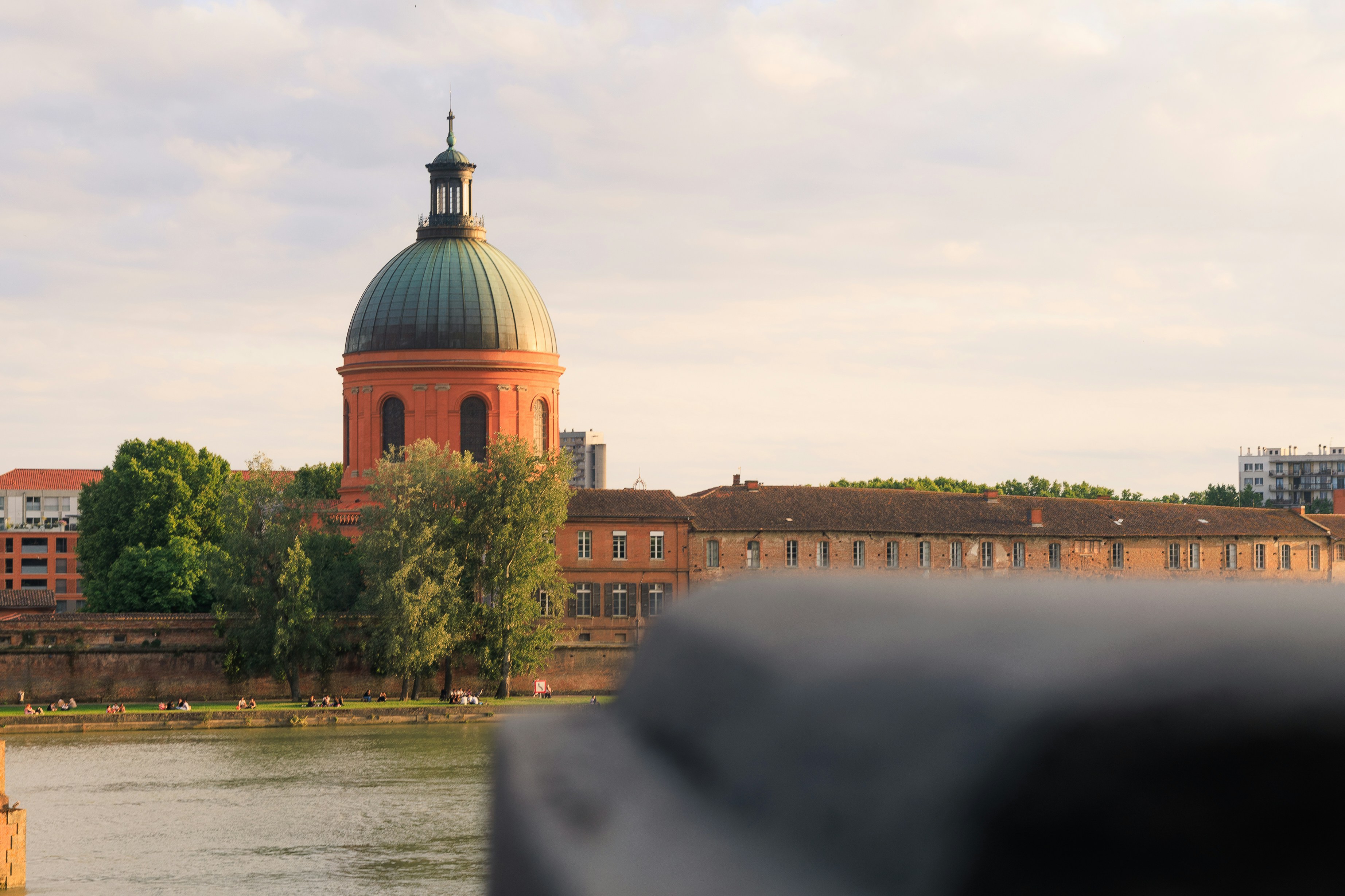 The Serenity of Toulouse: A Glimpse of Architectural Harmony