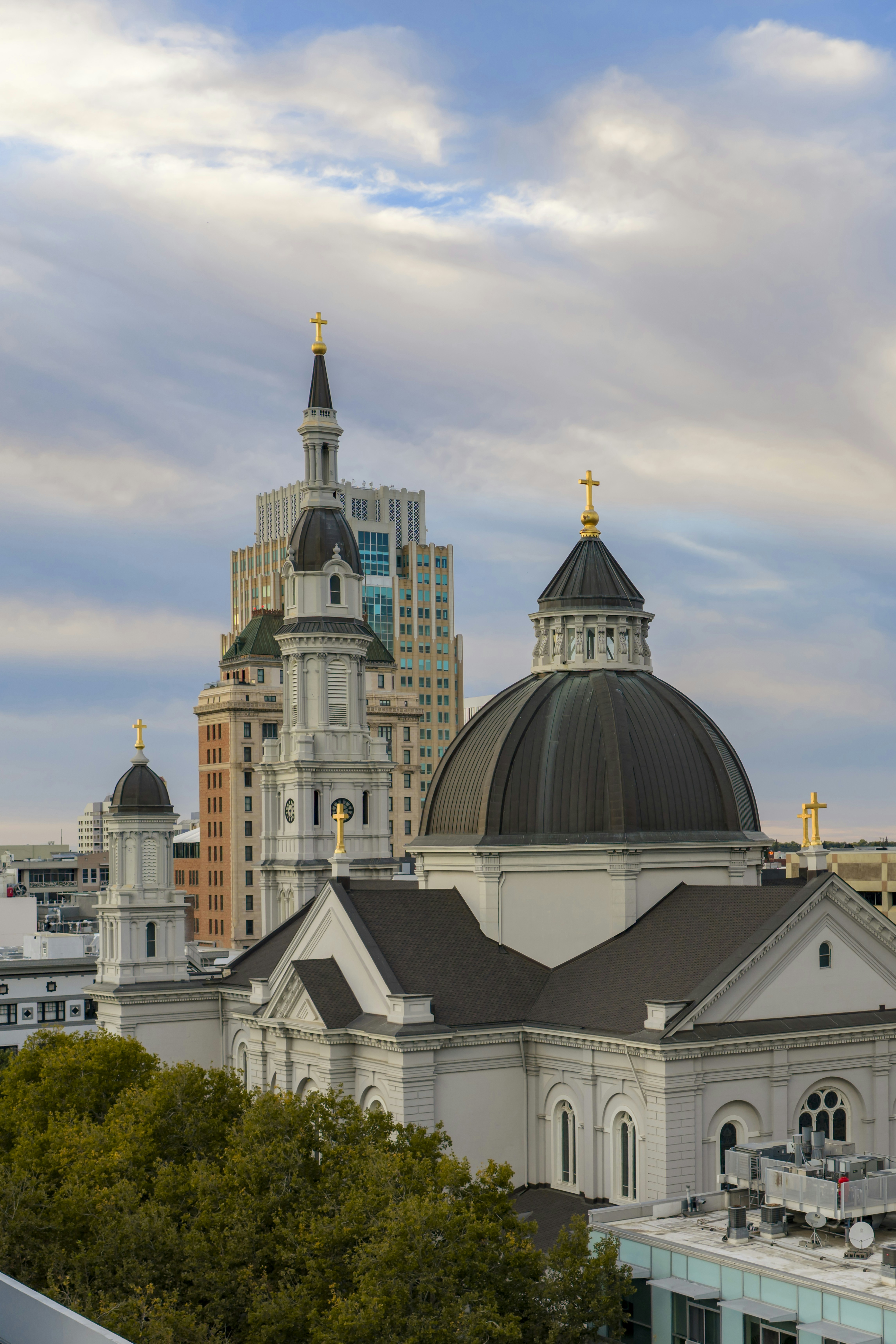 Dome Over the City: Neoclassical Meets Modern Skyline