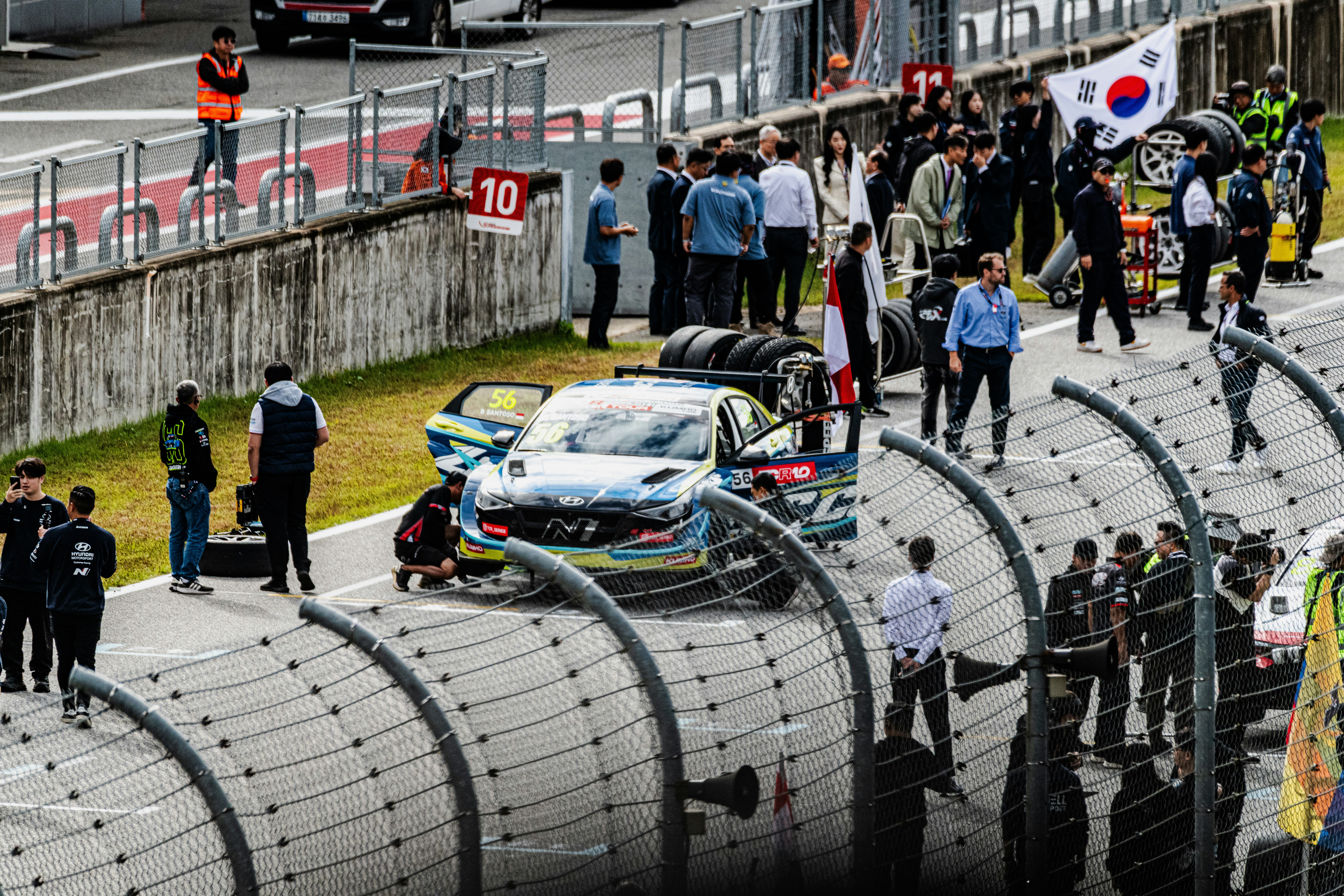 Pit Lane Dynamics: The Heartbeat of Racing