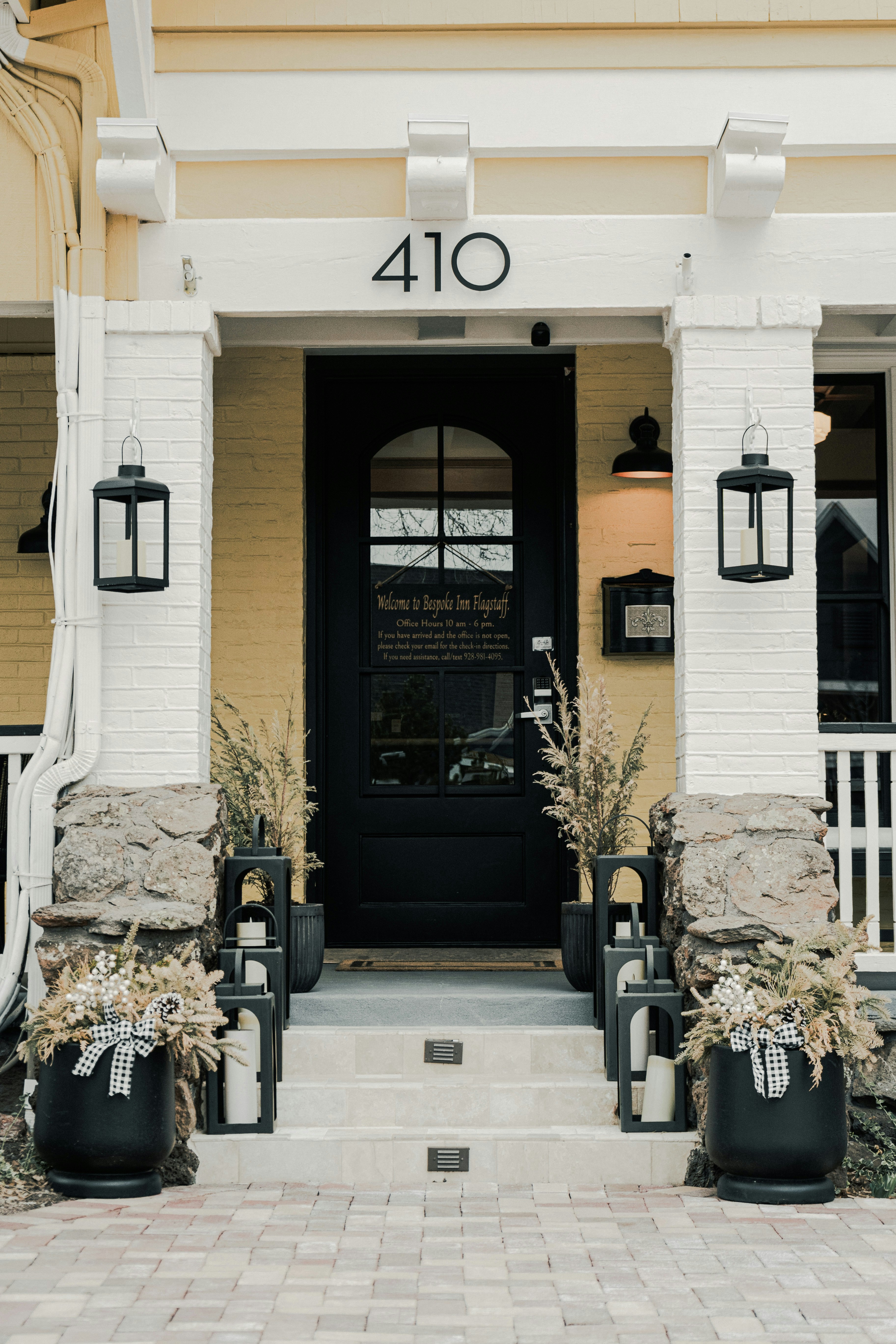 Charming Entryway at Bayview Inn