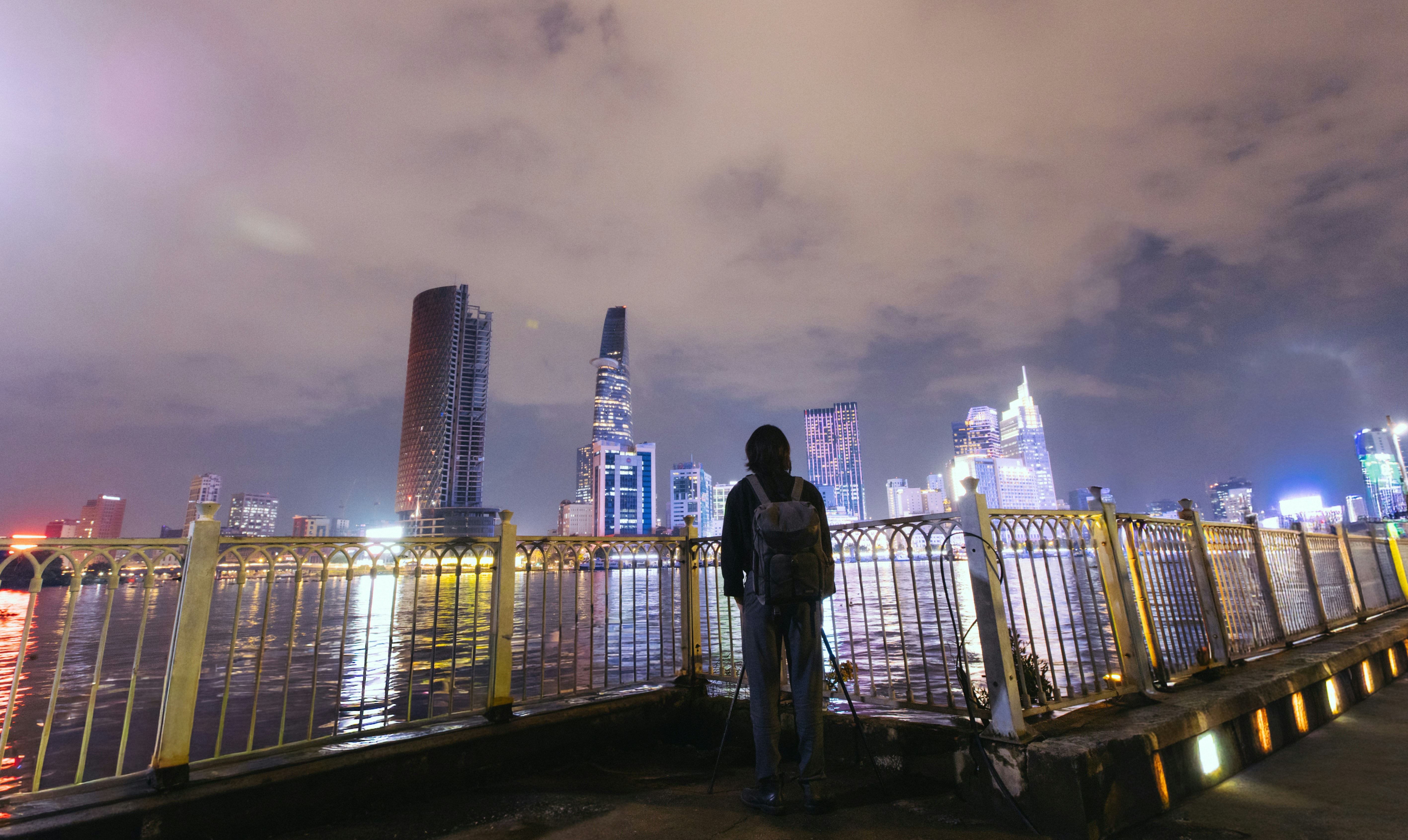 Urban Nocturne: A Photographic Journey Through City Lights
