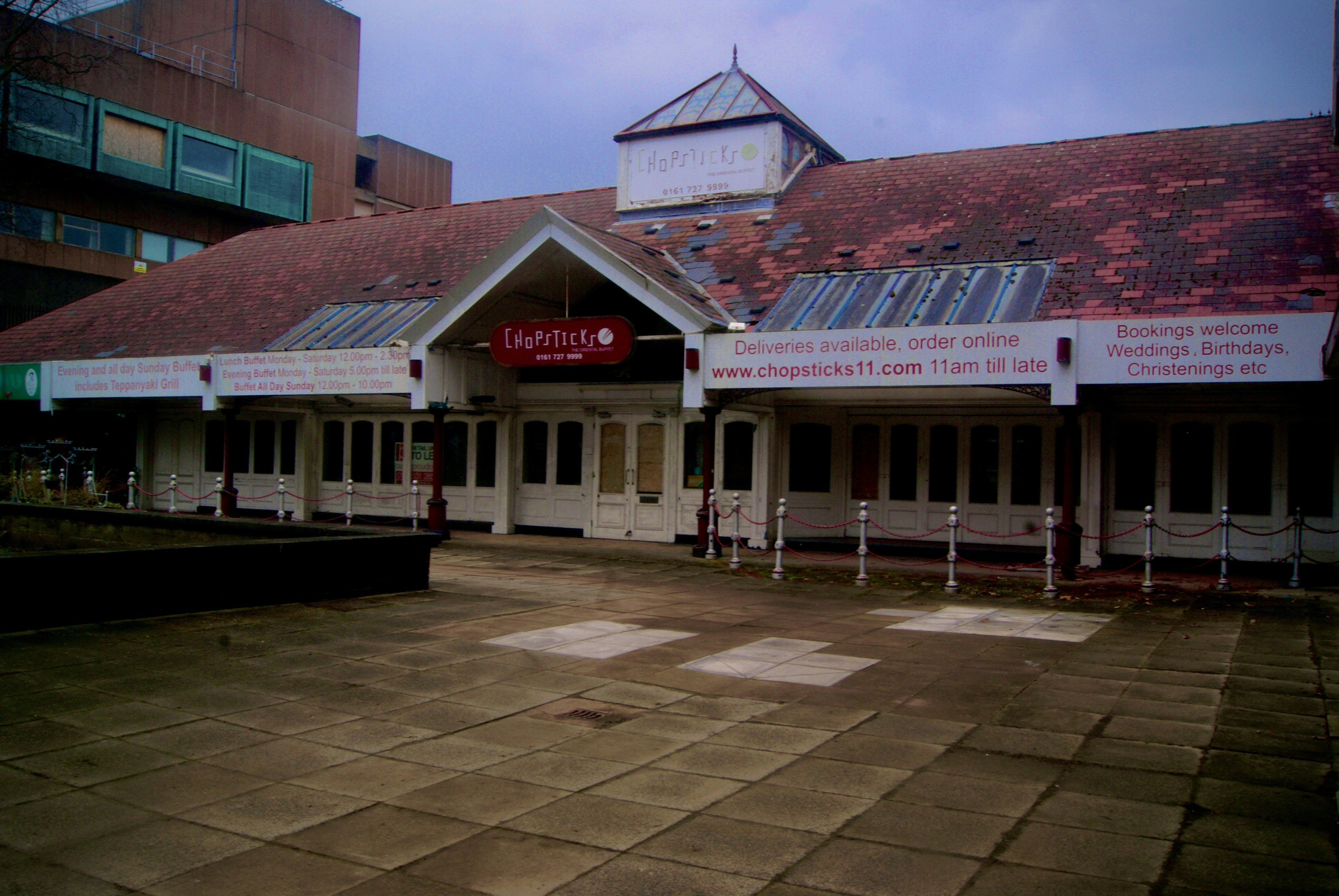 SONY DSC | An abandoned commercial building with a red roof