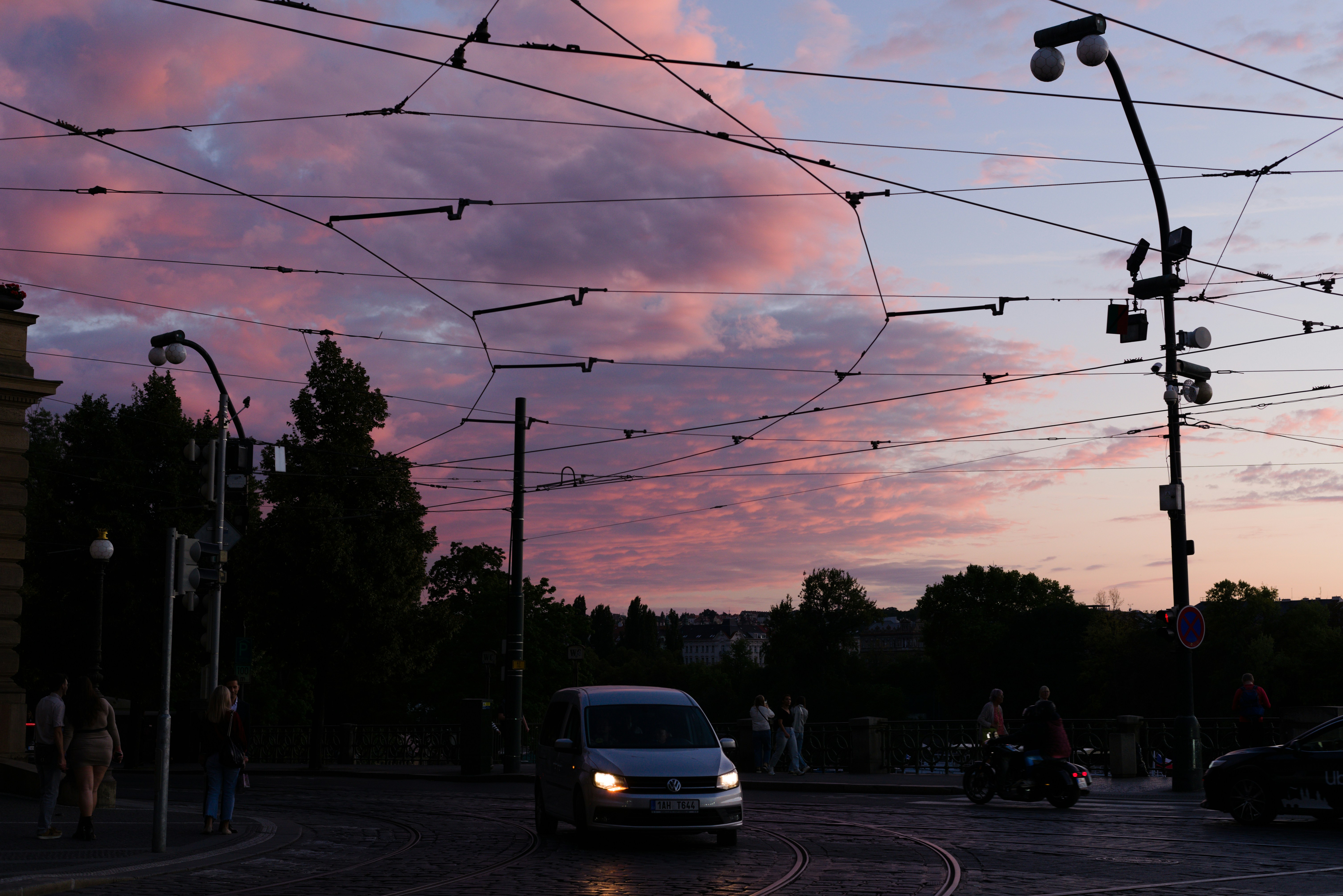 Twilight Tangle: Urban Symphony of Light and Shadow