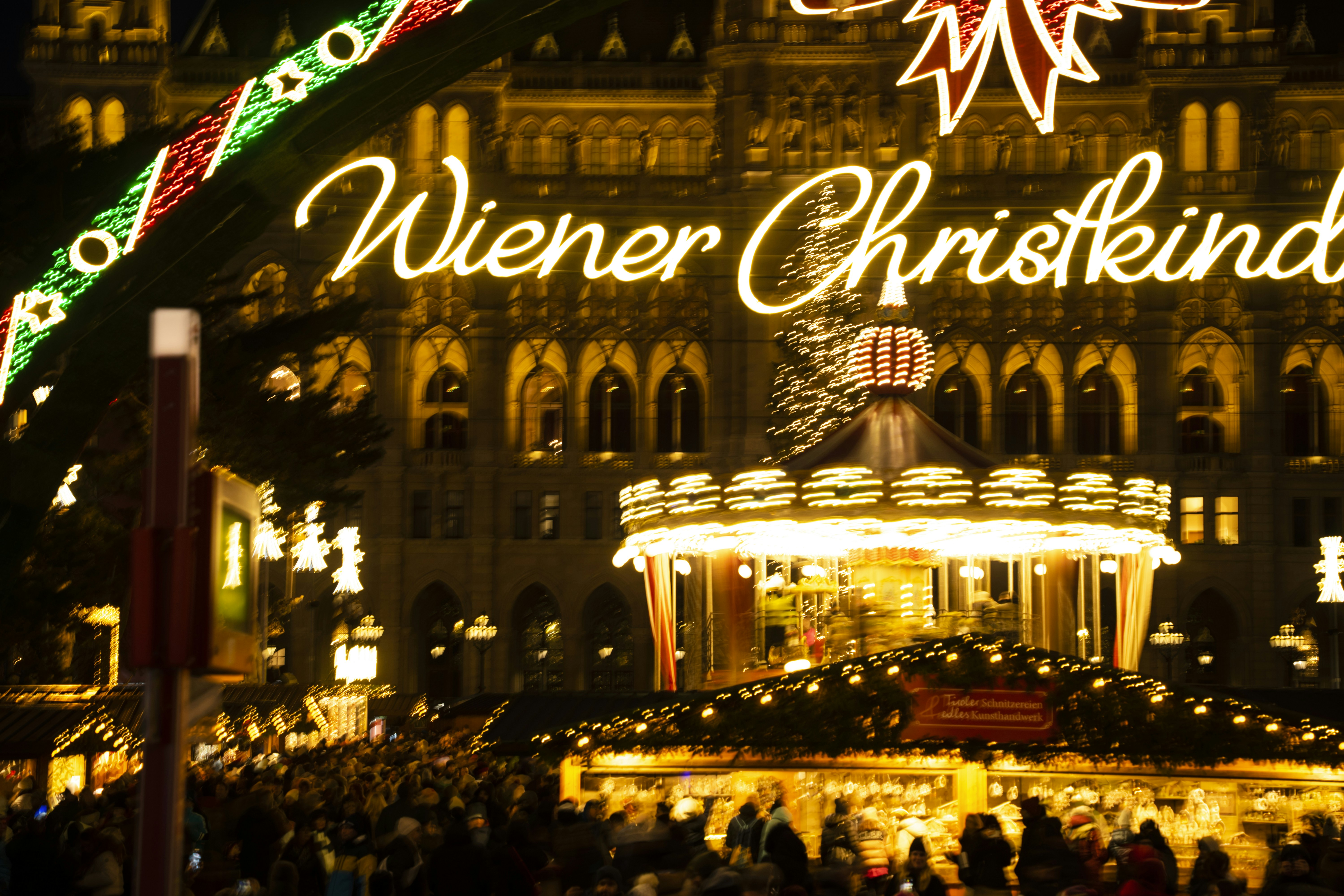 Under Wiener Christkindlmarkt Glow: A Night Carousel of Warm Lights