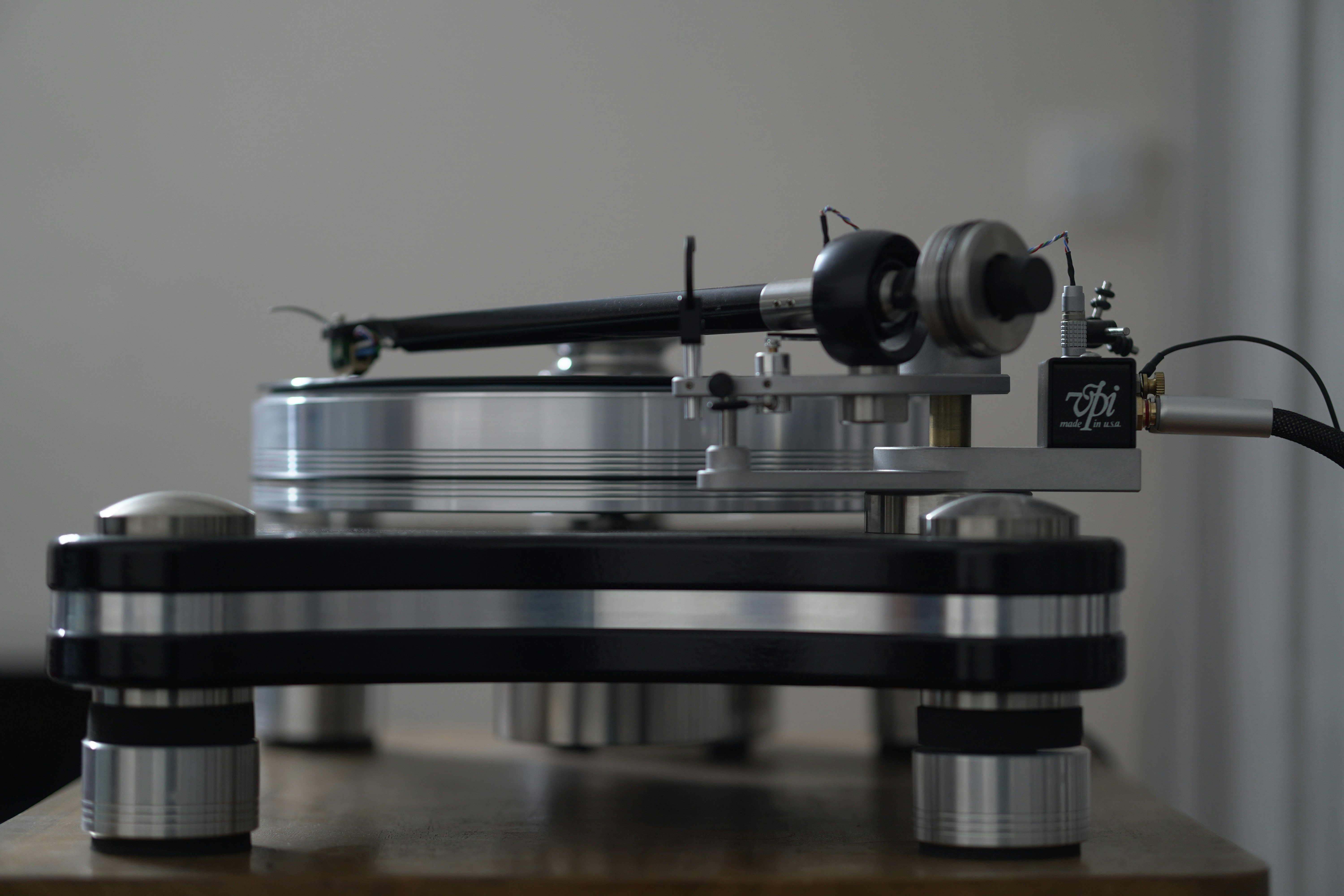 Precision in Motion: The Art of Vinyl Playback