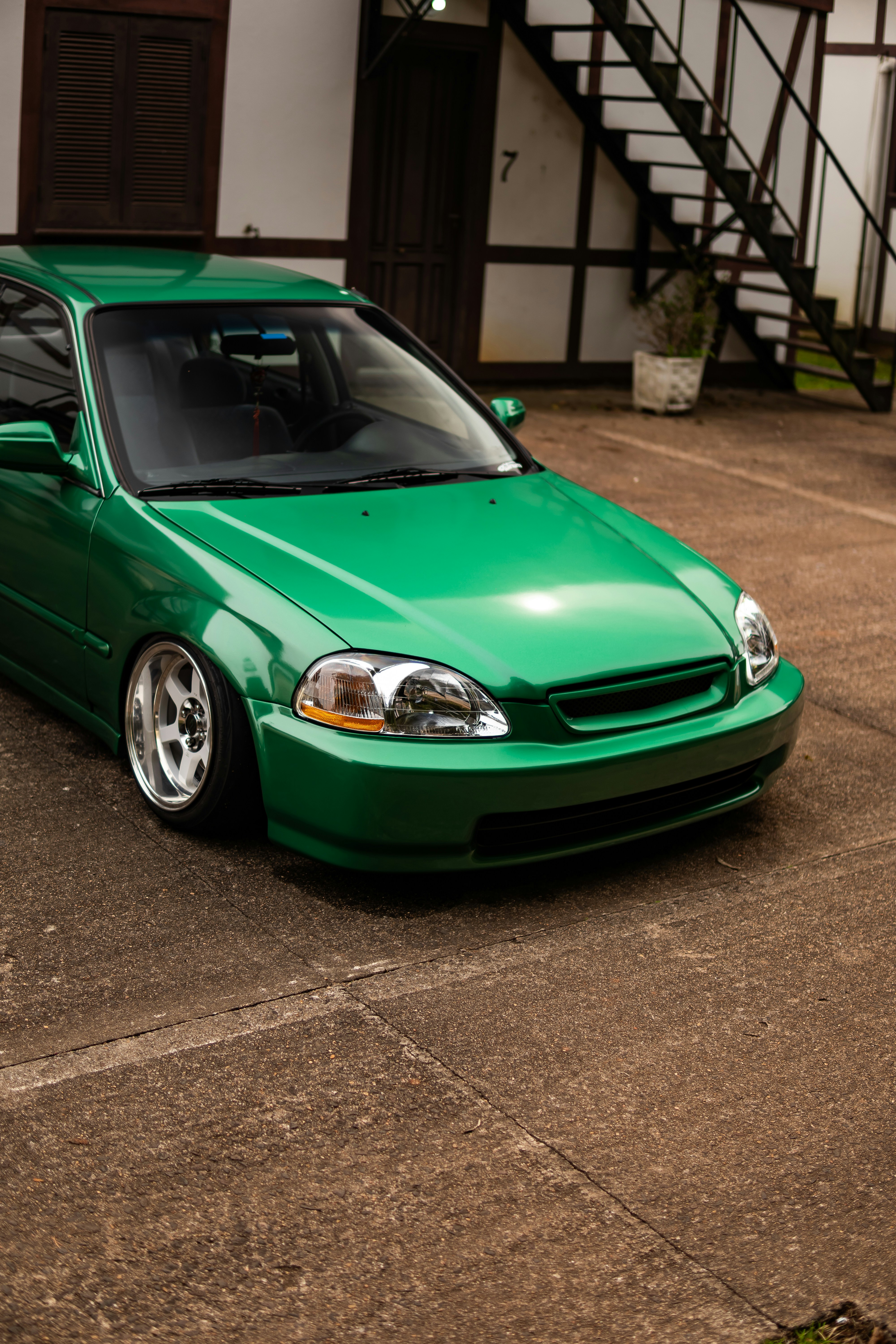 Green Street-Driven Mission: Low-Rangled Hatch in a Quiet Courtyard