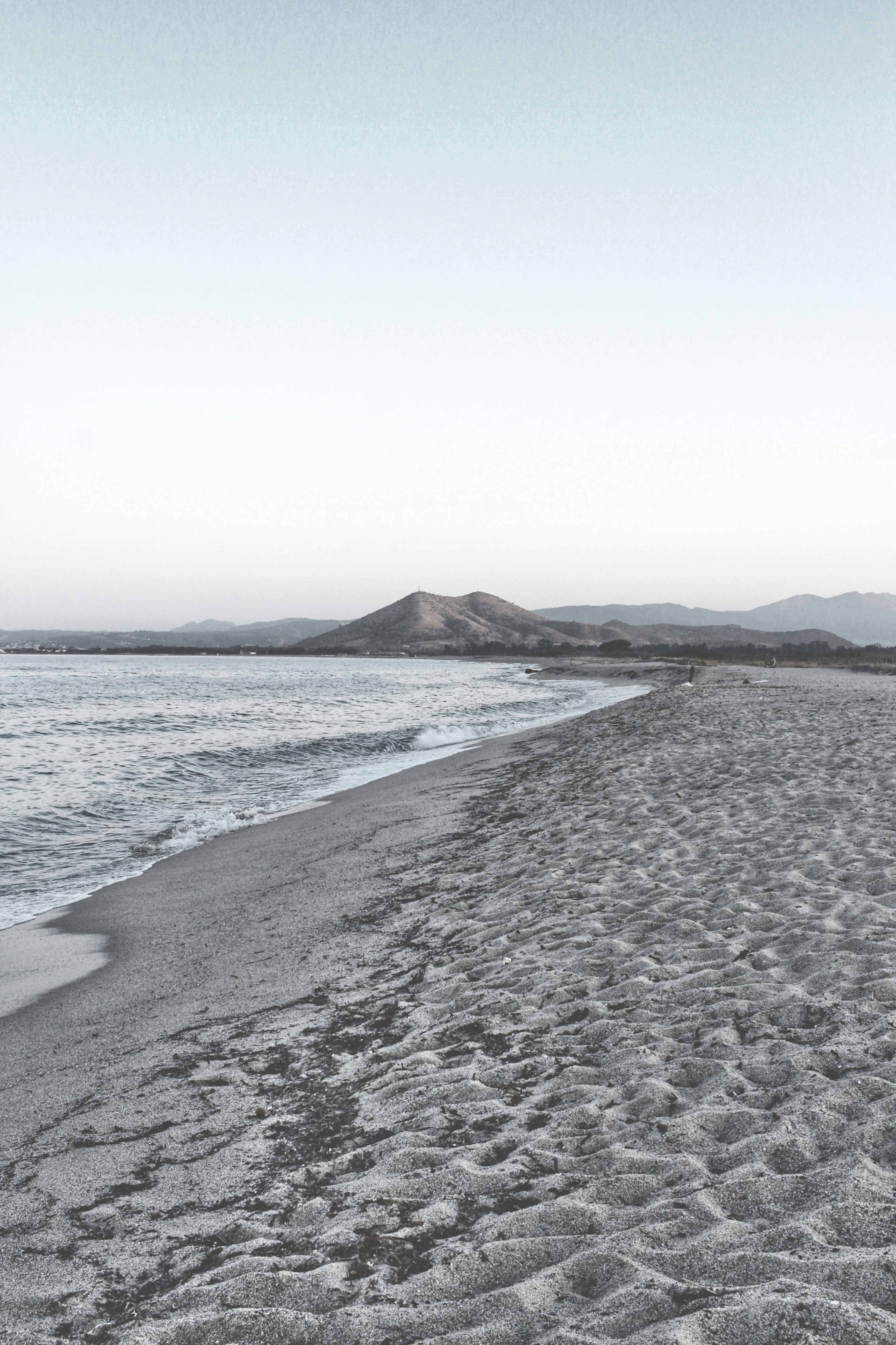 Whispers of the Shoreline: A Tranquil Escape