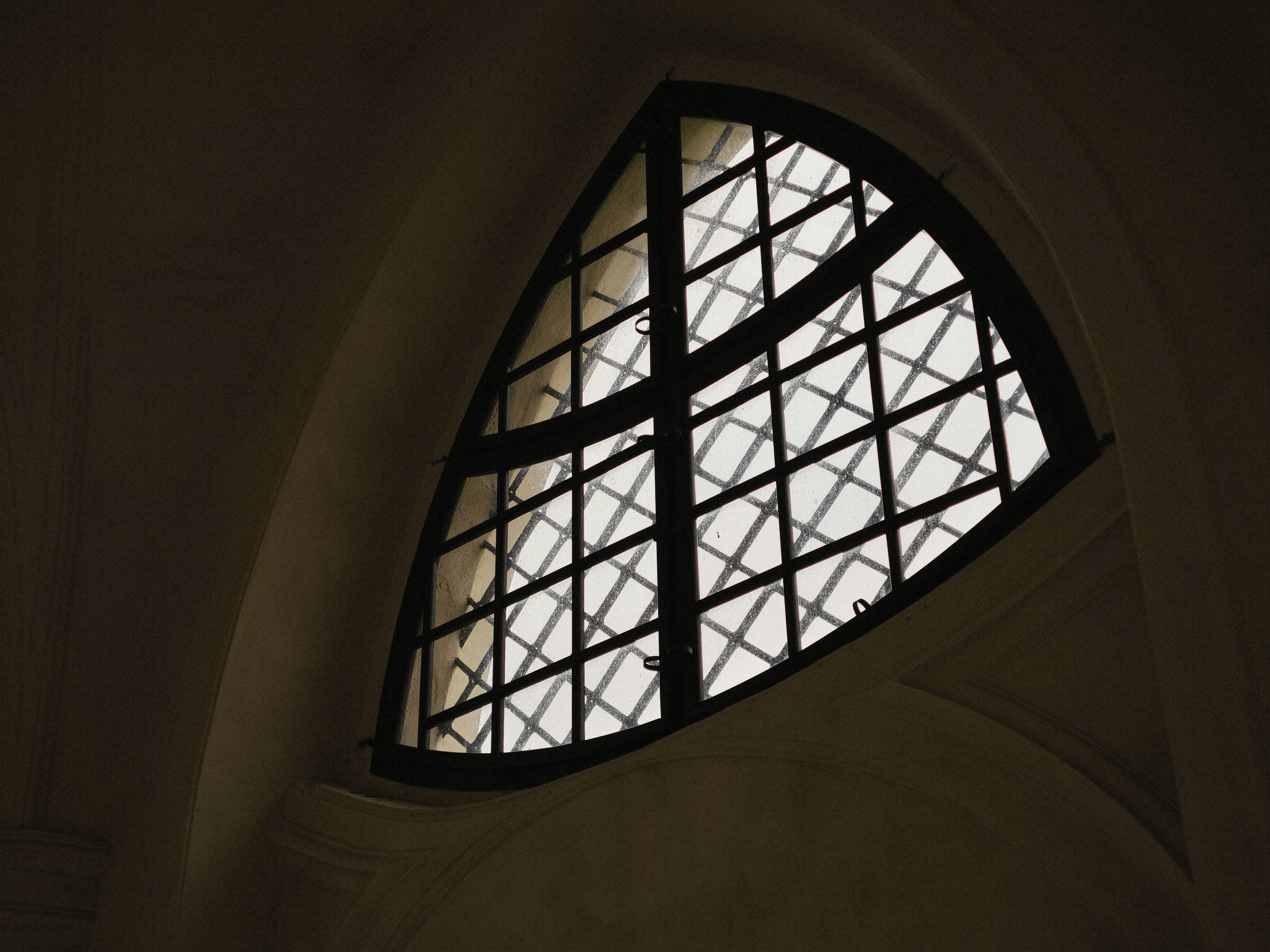 Arched window with diamond-shaped lattice