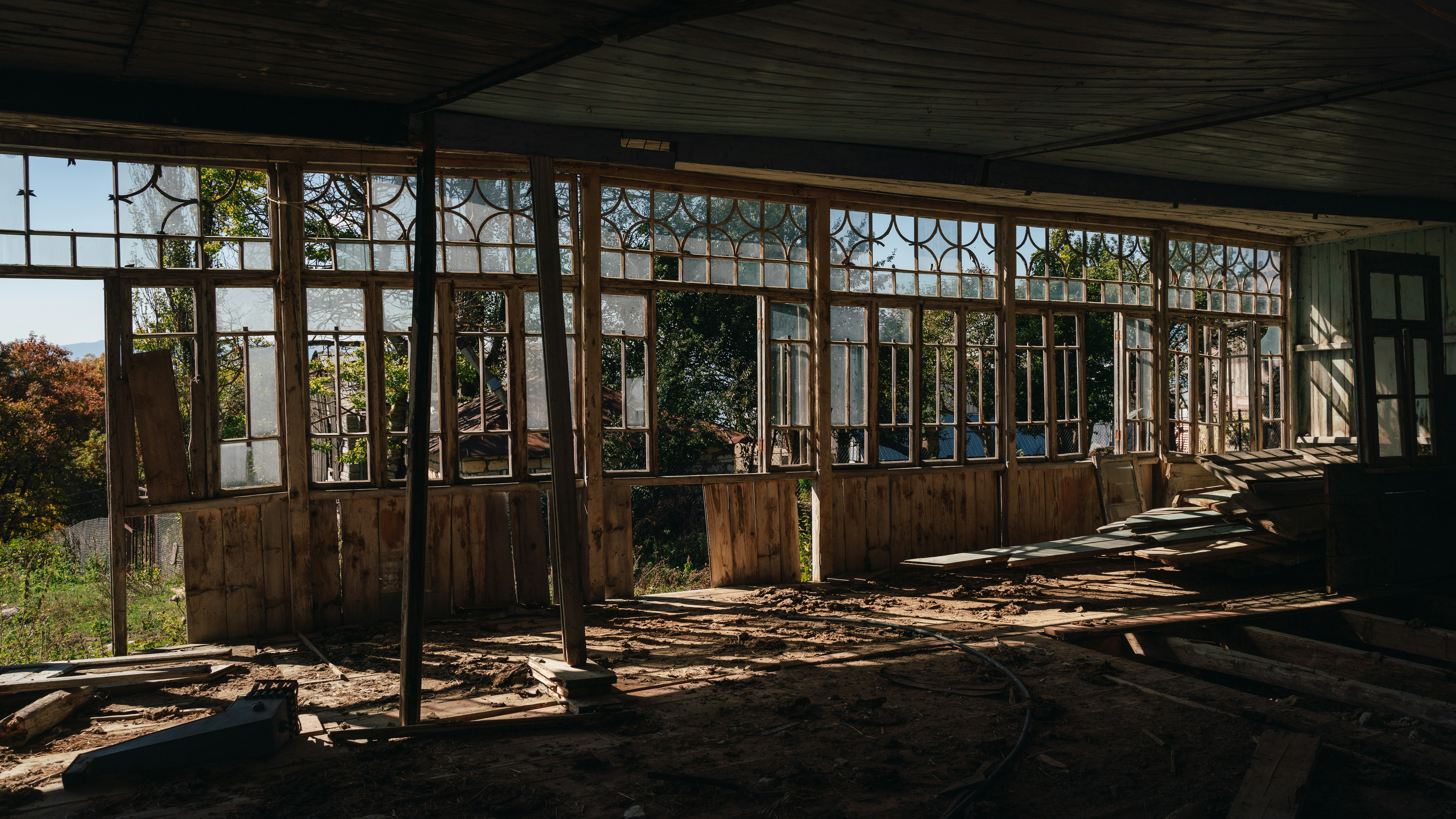 Echoes of Time: The Abandoned Windowscape