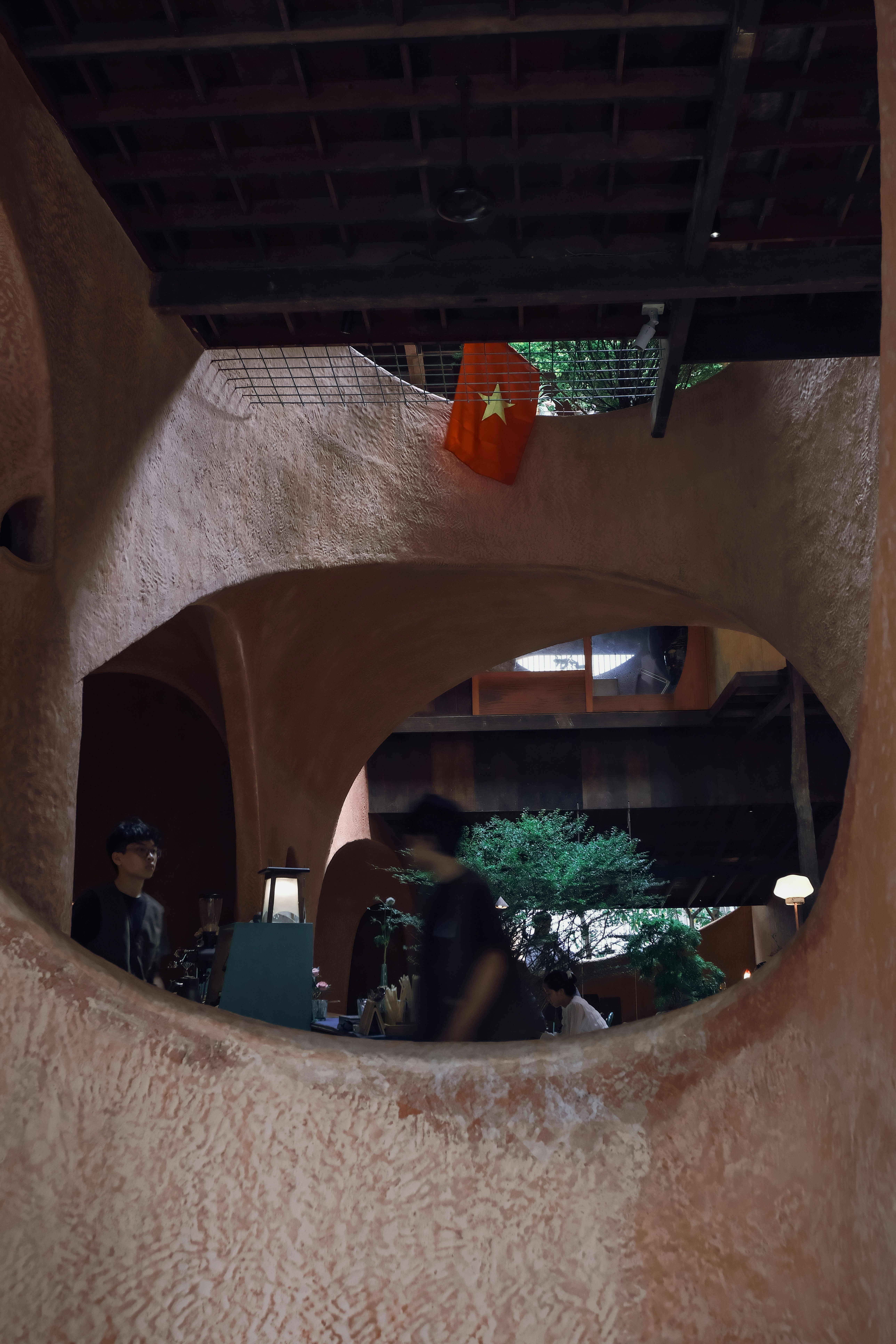Architectural Harmony: A Glimpse Through Curved Walls