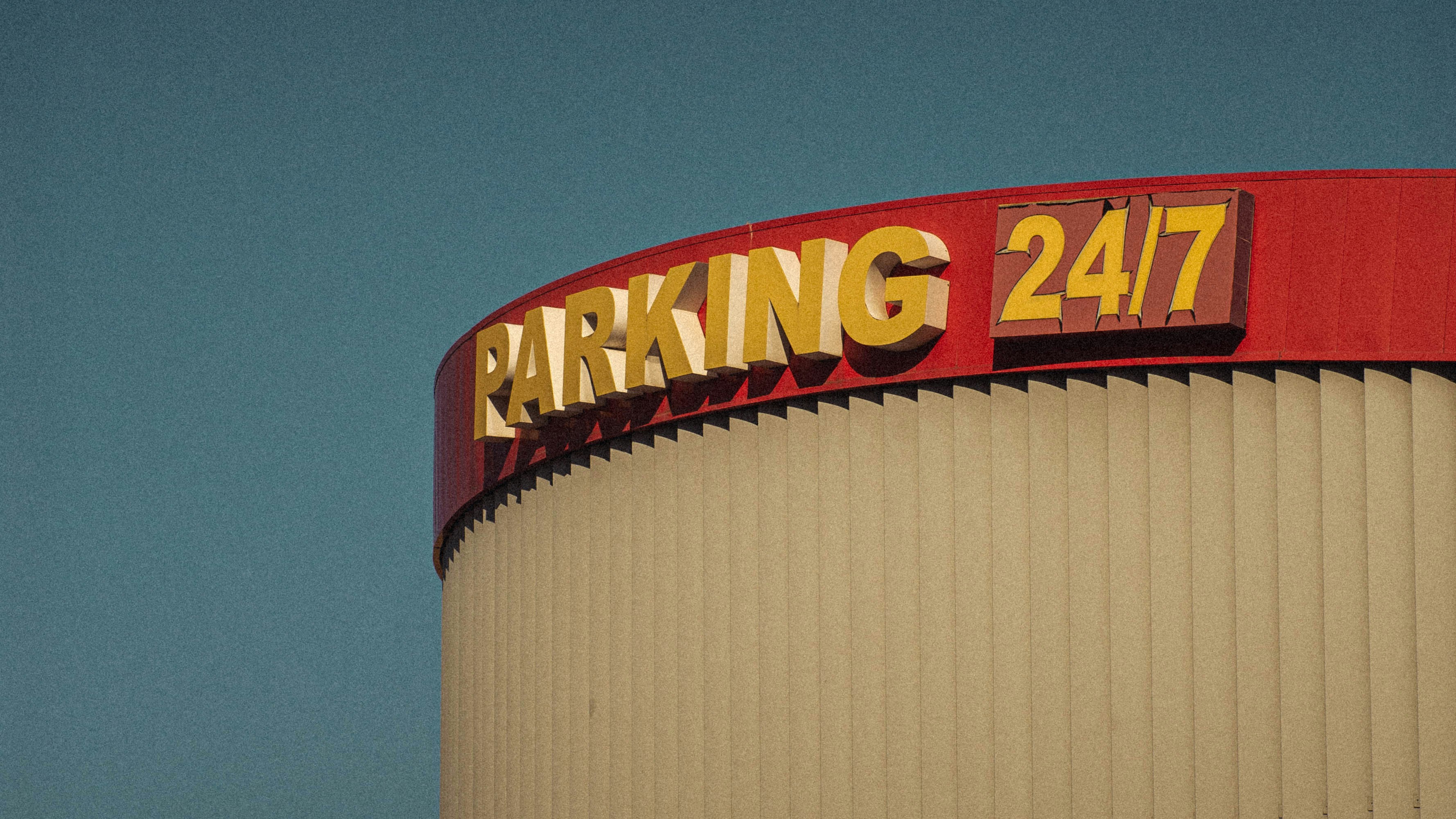 Parking 24/7 sign on building