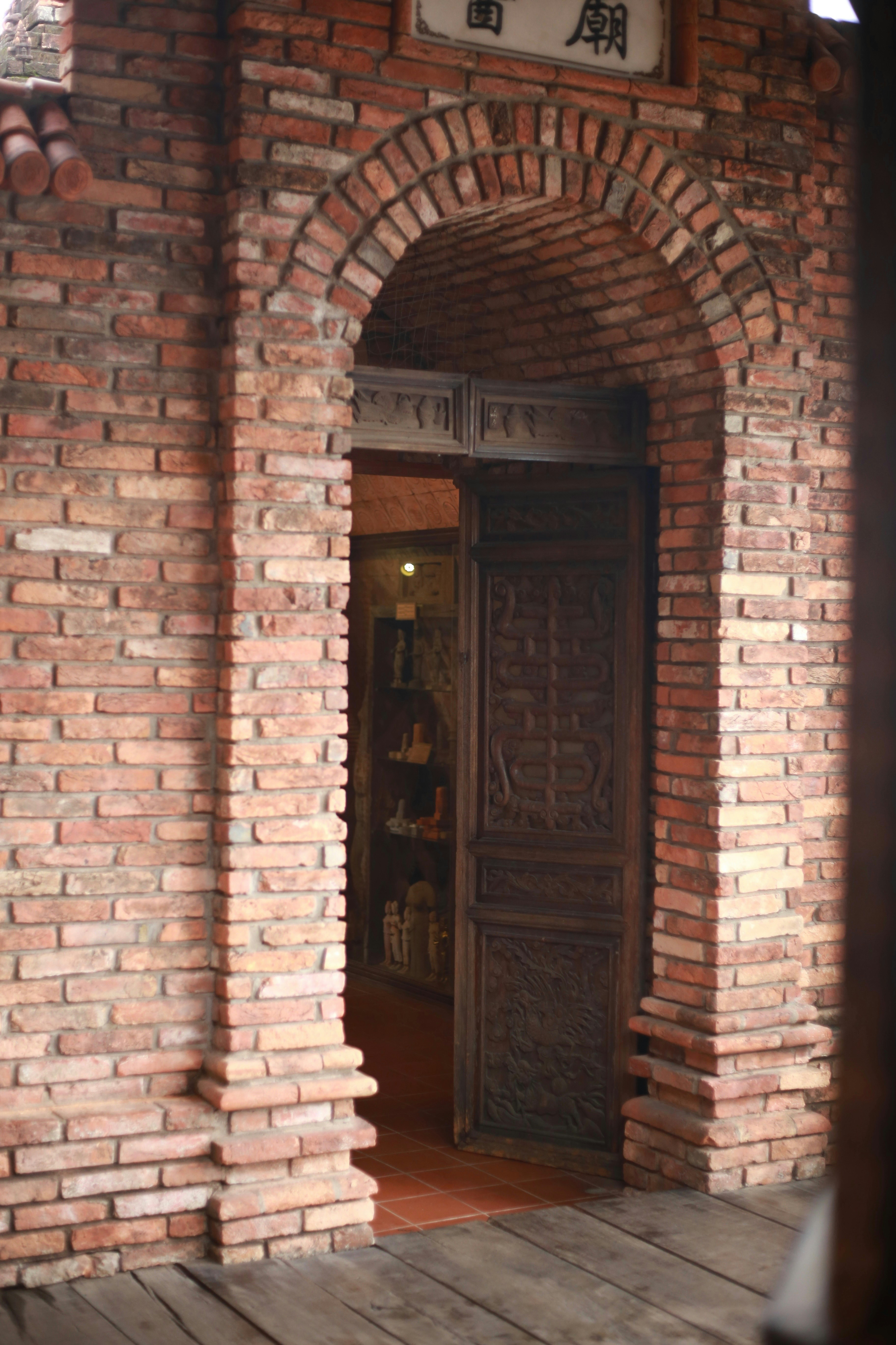 Threshold to History: An Open Doorway