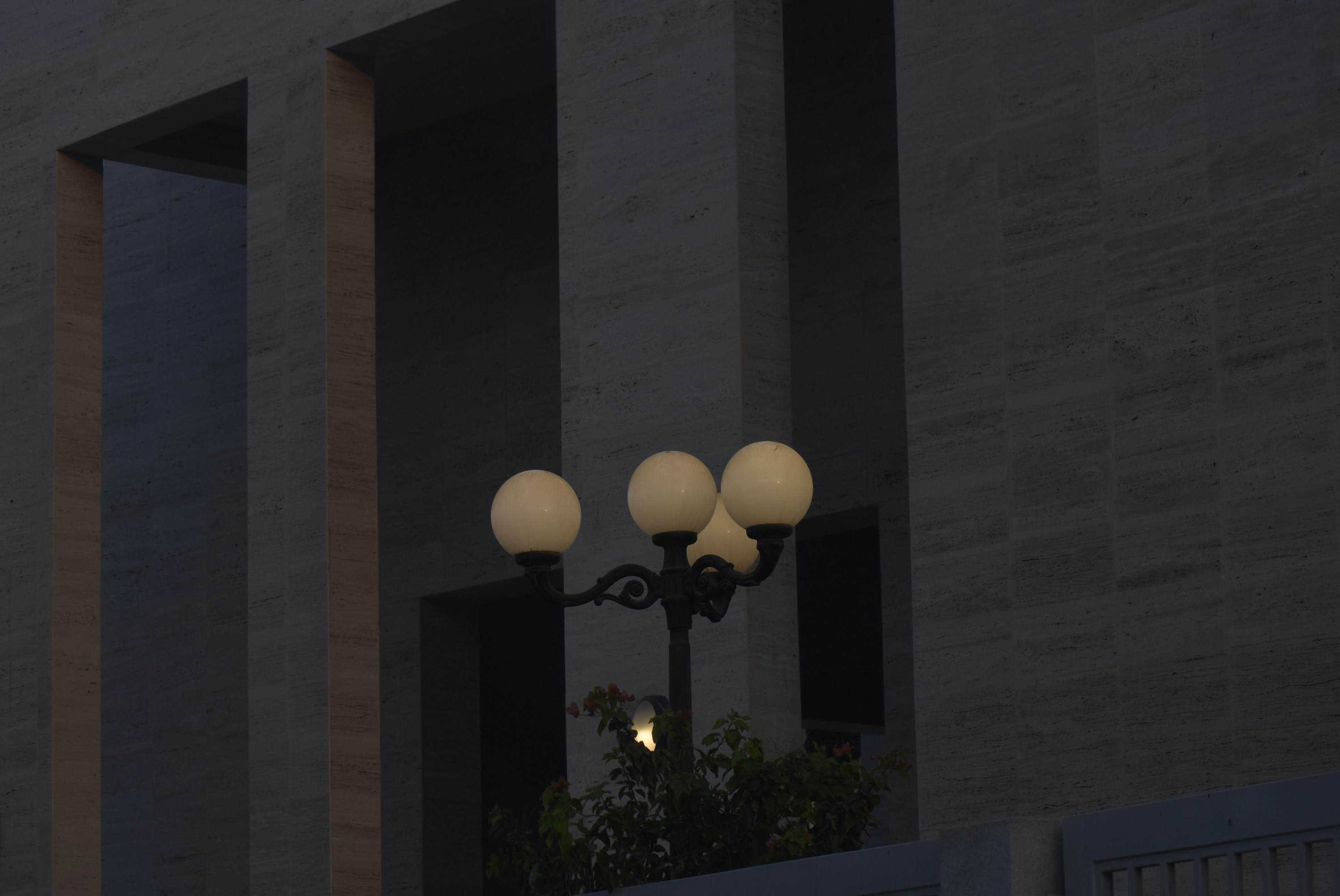Illuminated Elegance: A Modern Symphony of Light and Structure