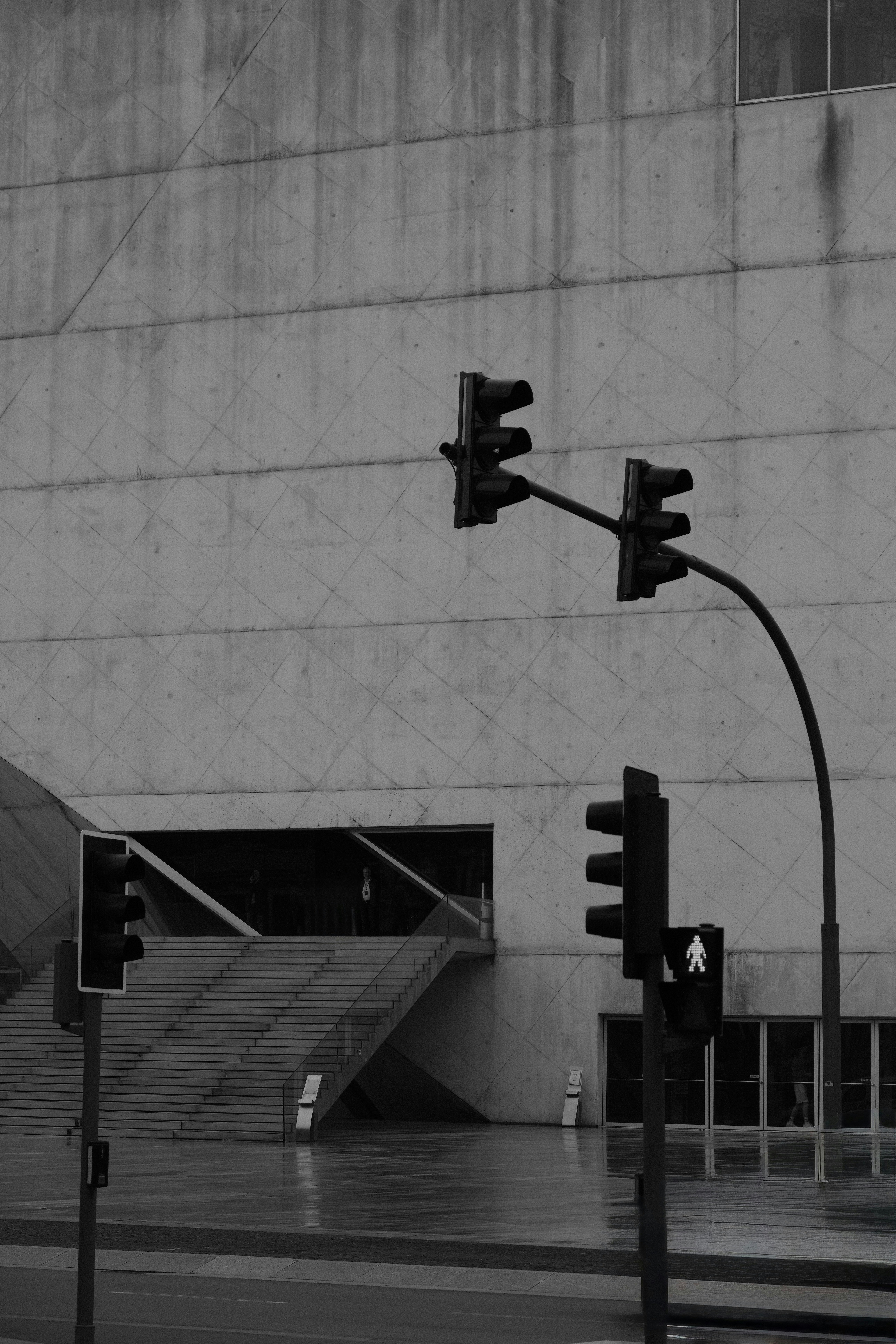 Casa da Musica | Traffic lights against a modern concrete building