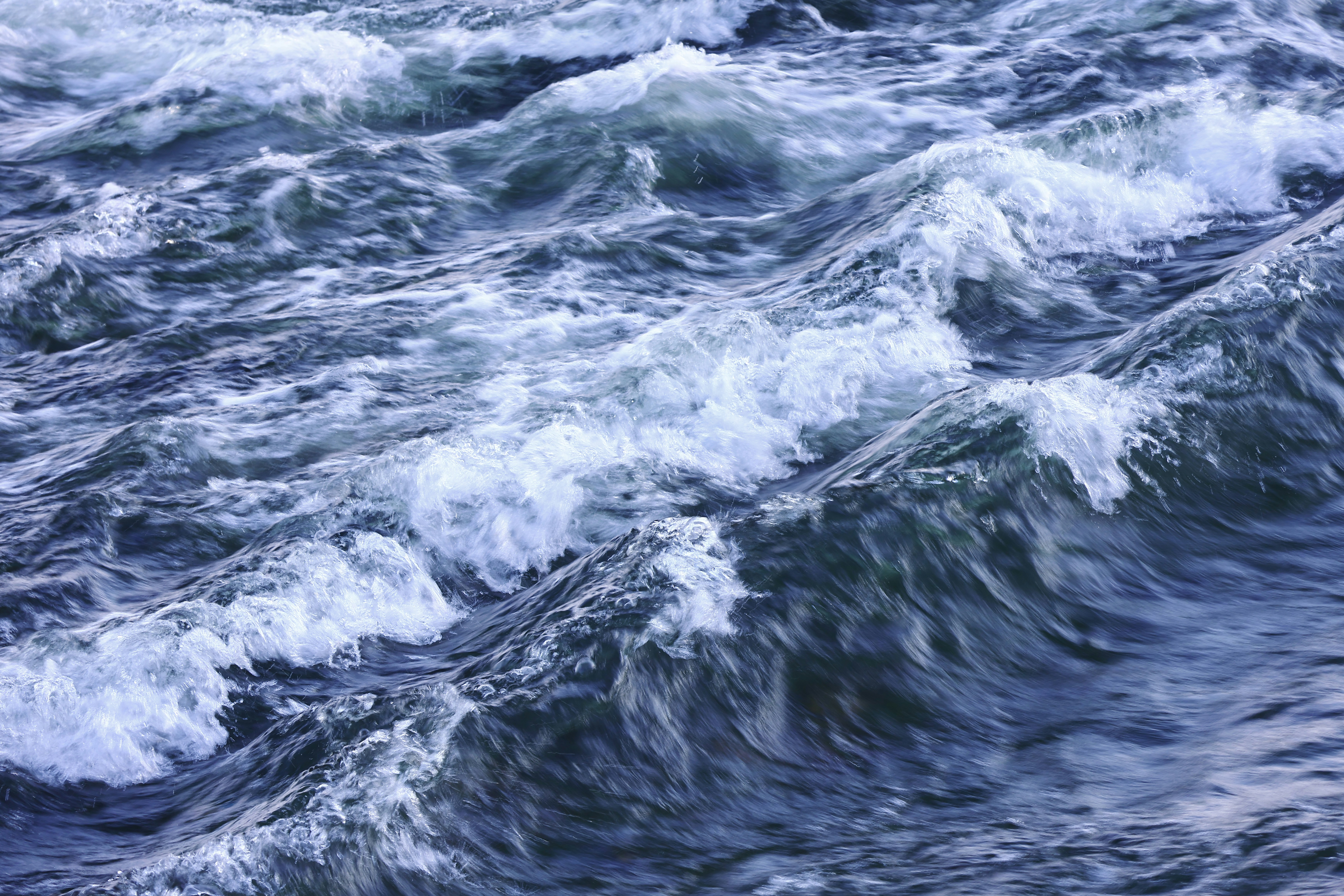 Ocean Waves | Rough ocean waves with white foam