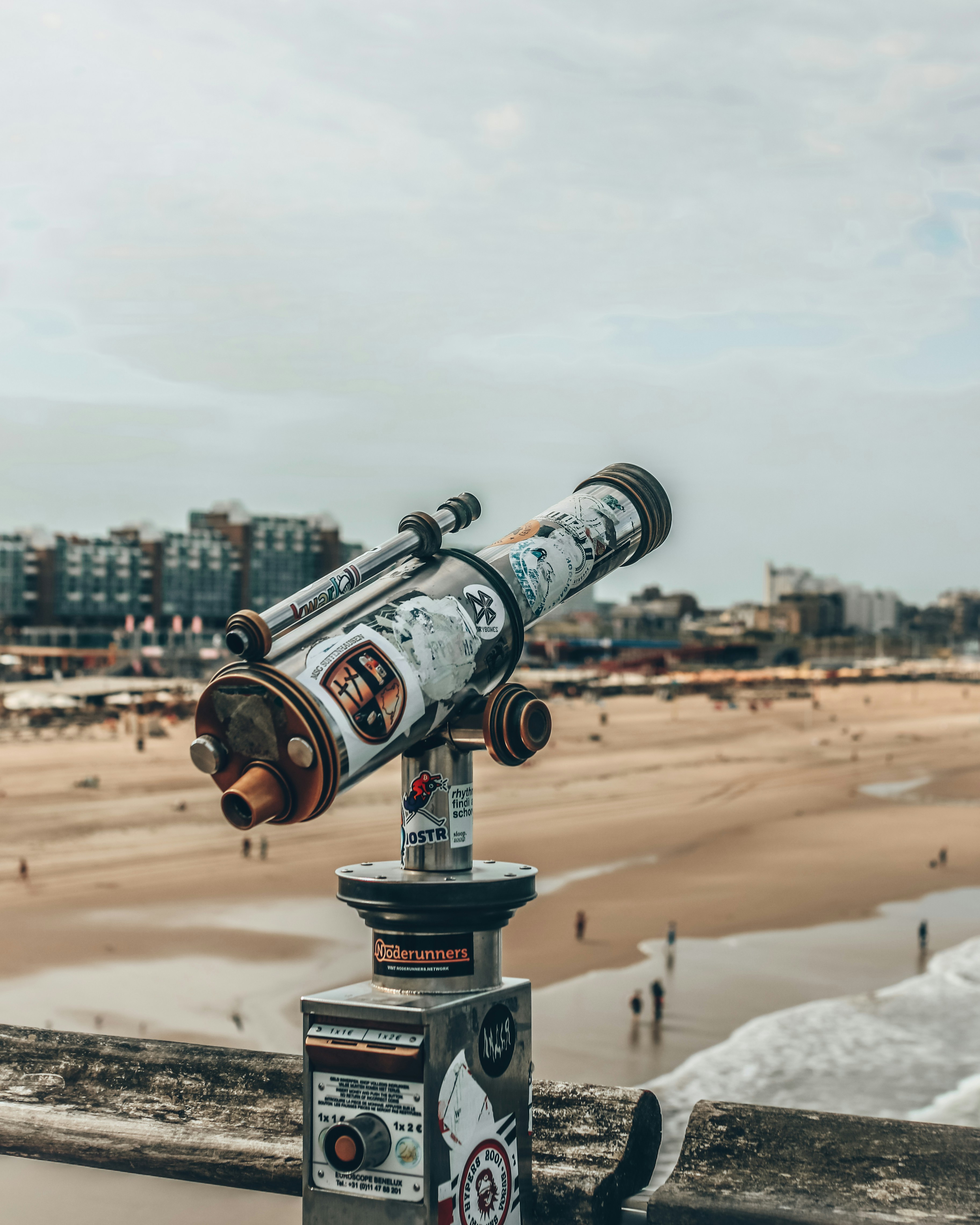 The Seaside Observer: A Lens to the Horizon