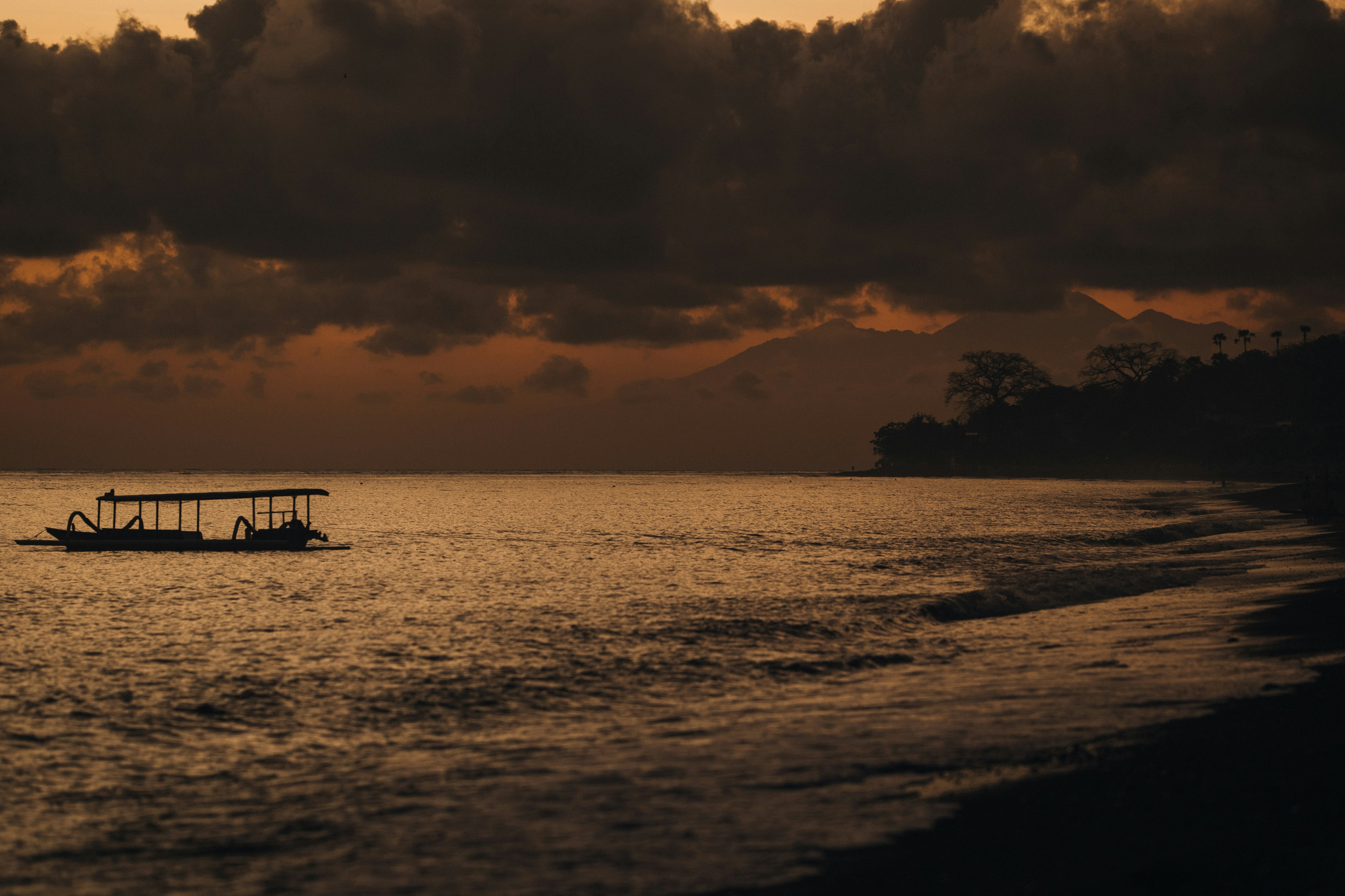 Serenity at Dusk: A Silent Voyage