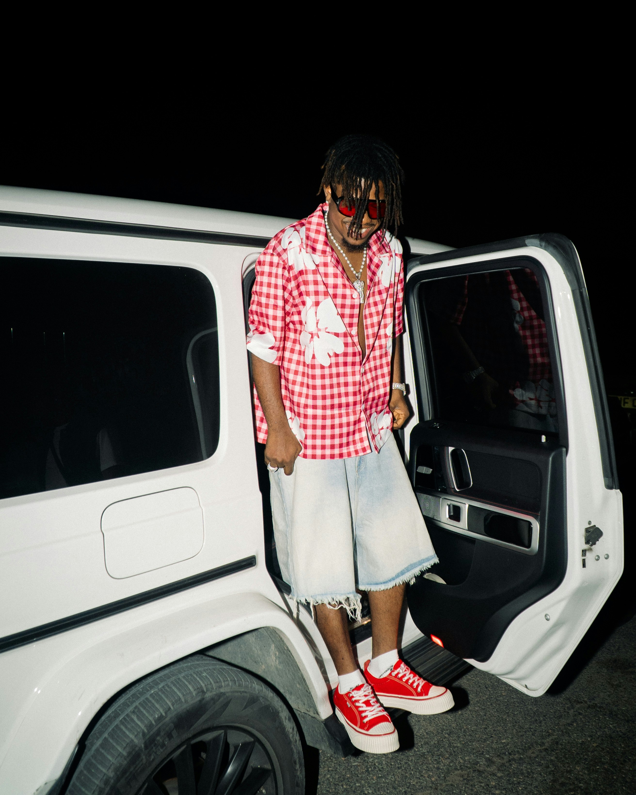 Urban Night Vibes: A Fashion Statement