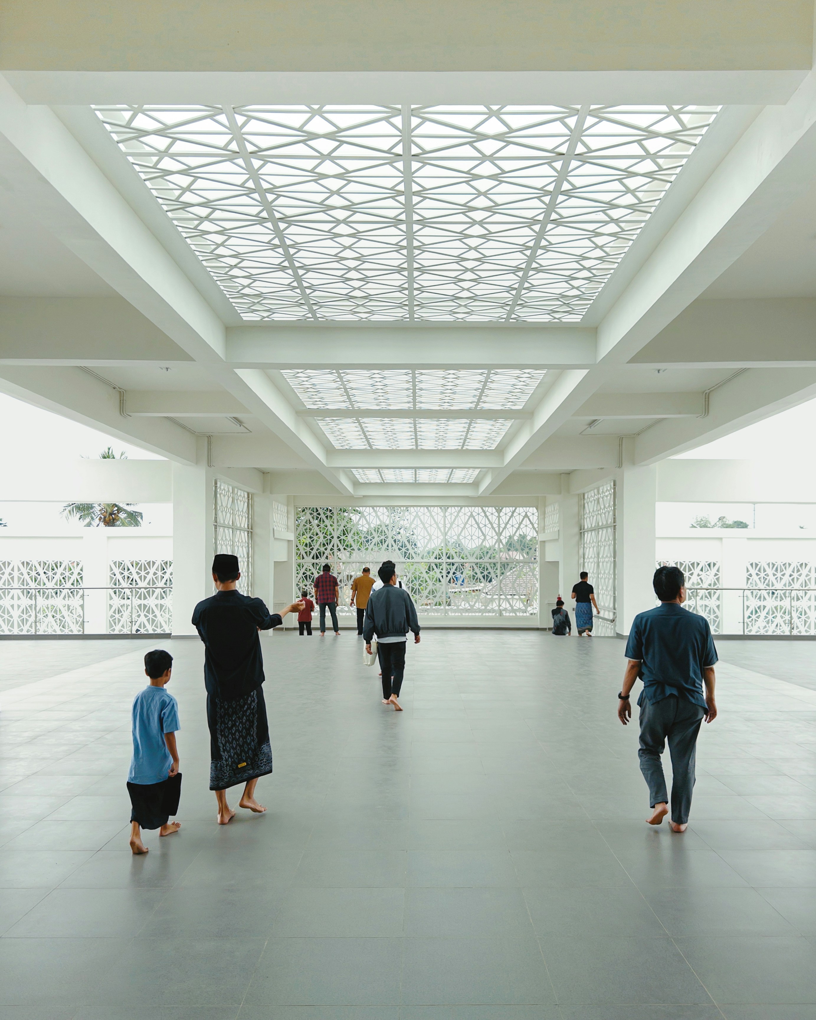 Men walking through a modern mosque interior photo – Free Architecture ...