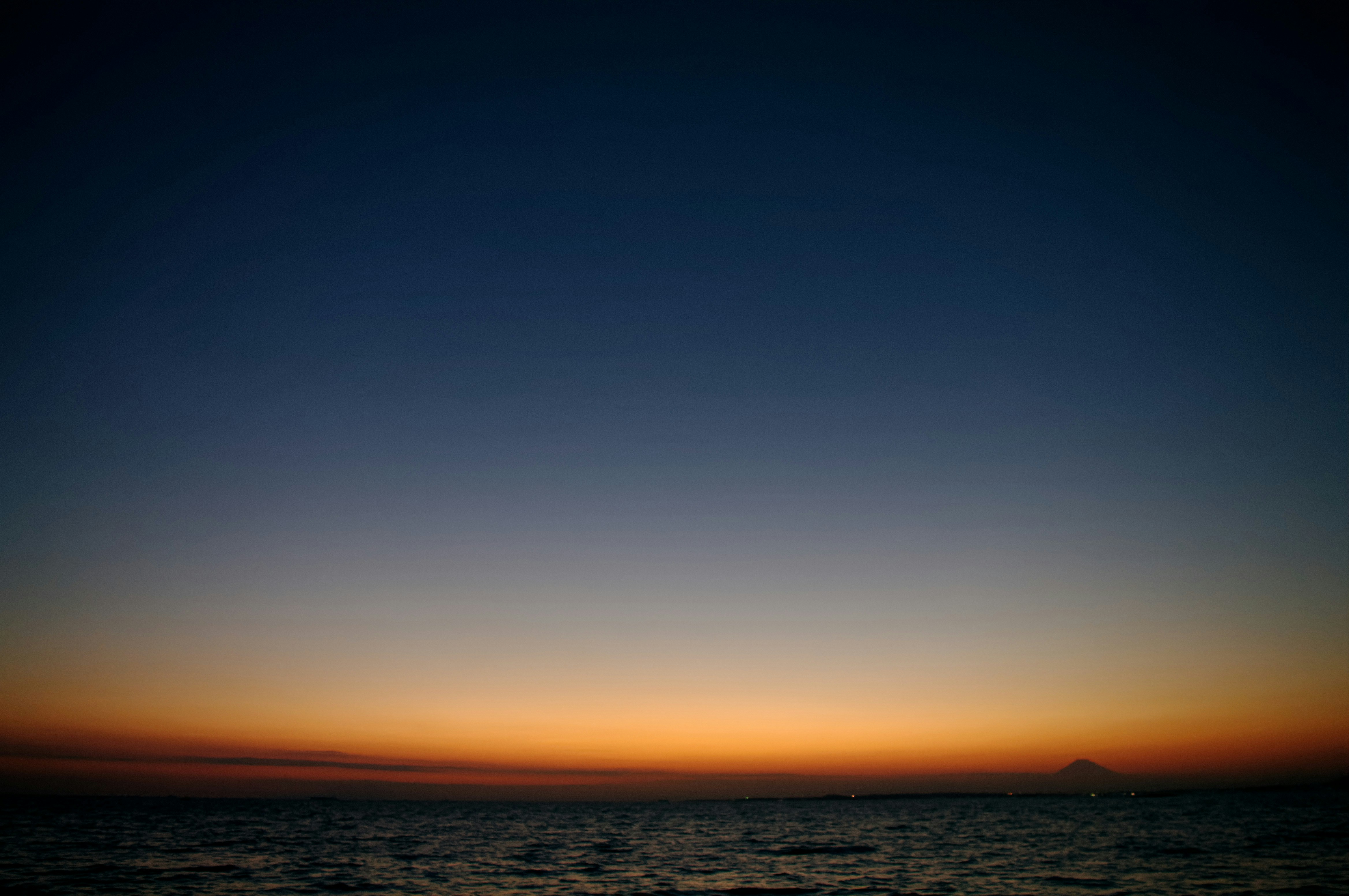 Horizonte oceánico al atardecer con cielo colorido foto – Imagen de ...