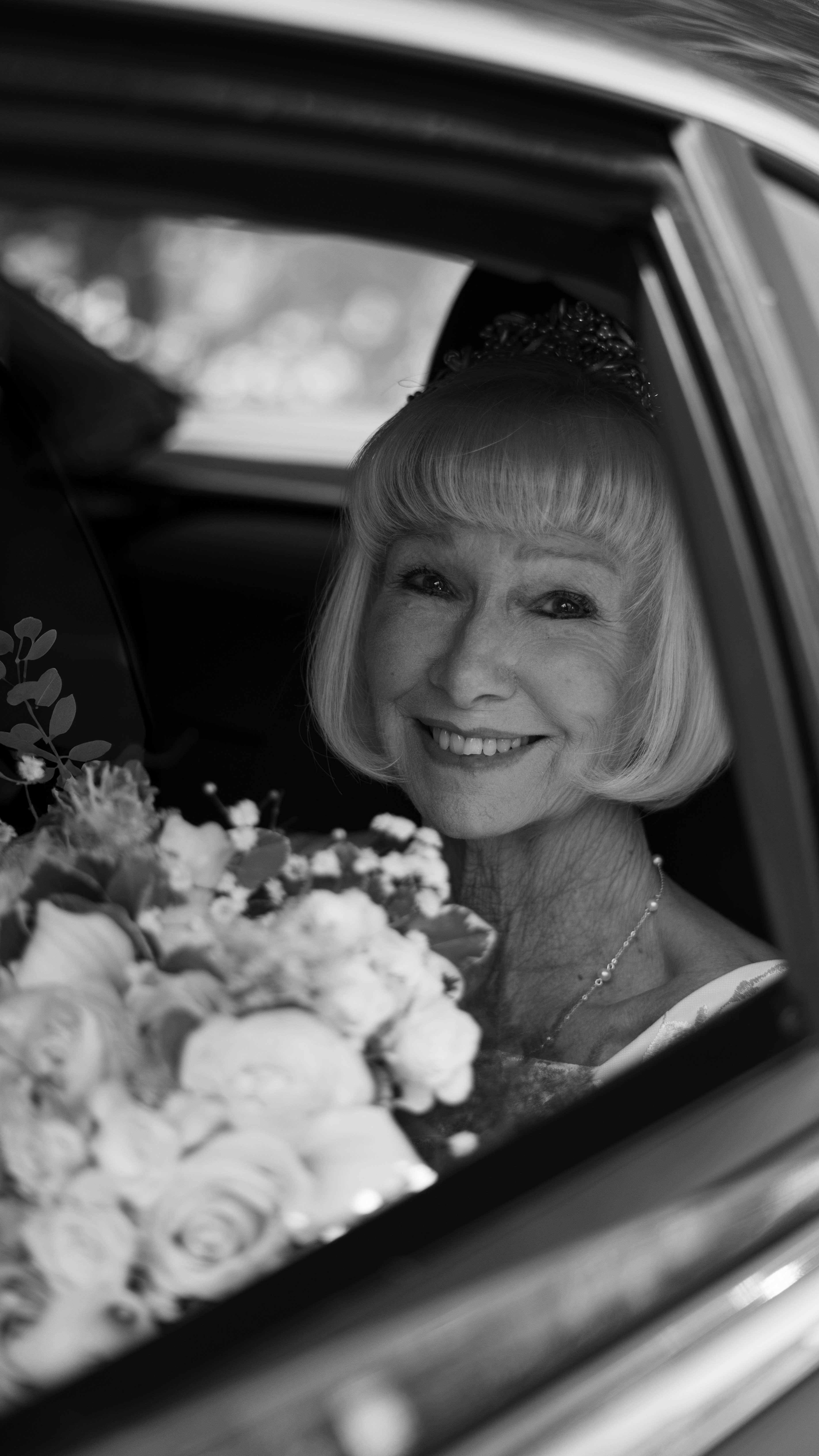 Mr&Mrs Stacey's Wedding Photos In this freelance experience, I was able to capture beuatiful moments in an organic simple way which is exactly what they wanted. Something special and simple with a bright or vintage touch. I hope you enjoy them and stay tuned to my photography freelancer career! | Smiling woman in car with bouquet and tiara