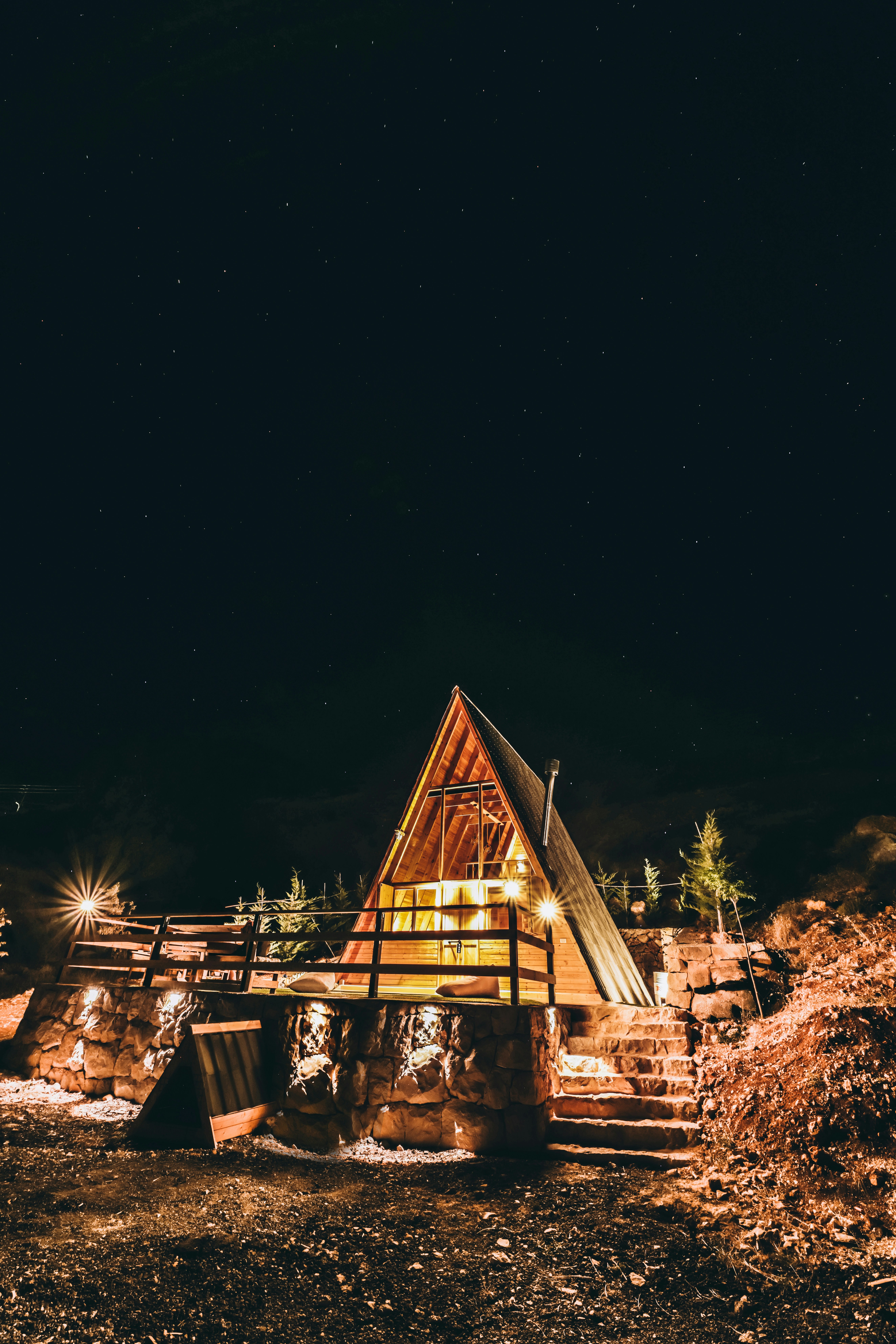 A-Frame Retreat Beneath a Starry Canopy