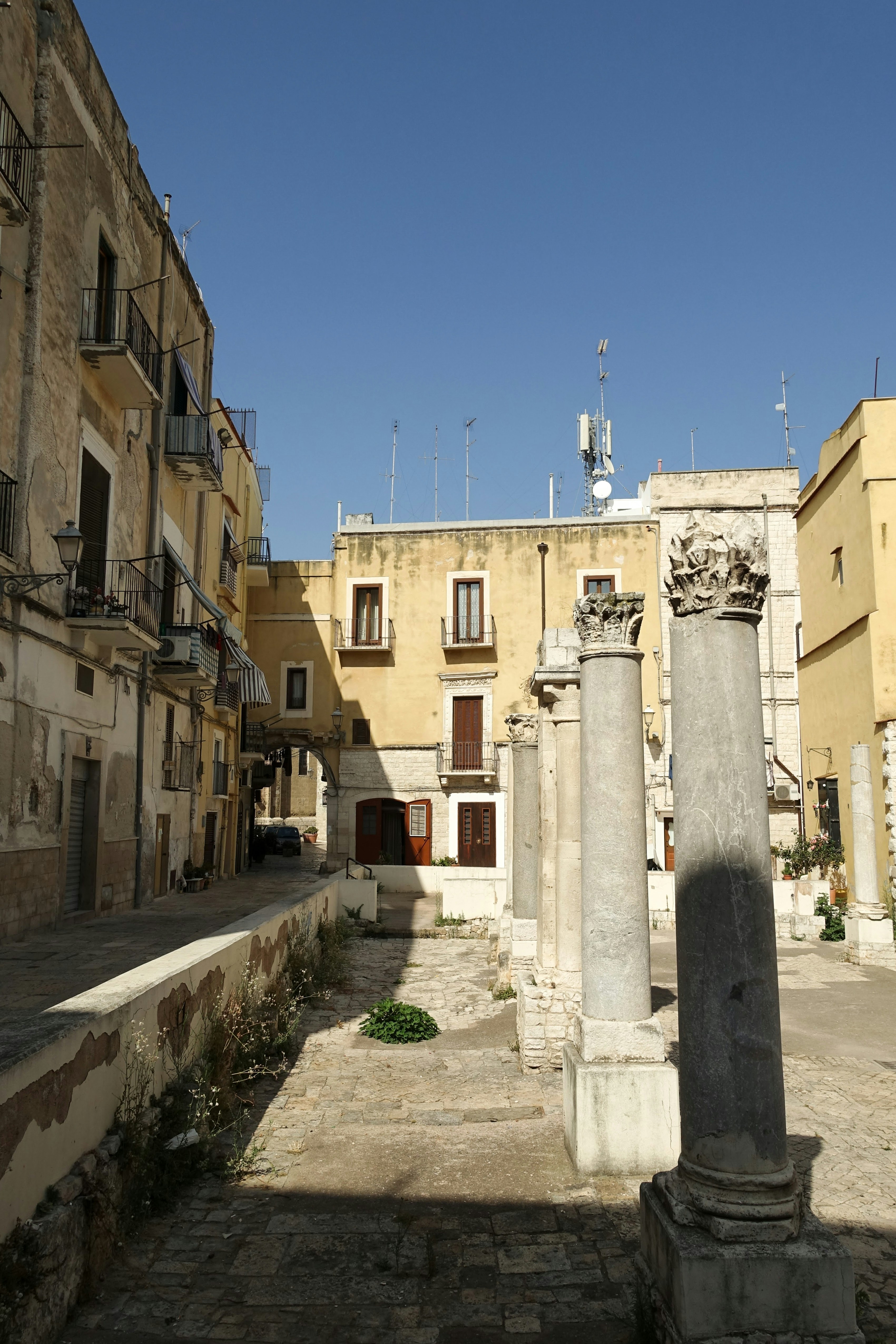 Echoes of History: A Sunlit Plaza