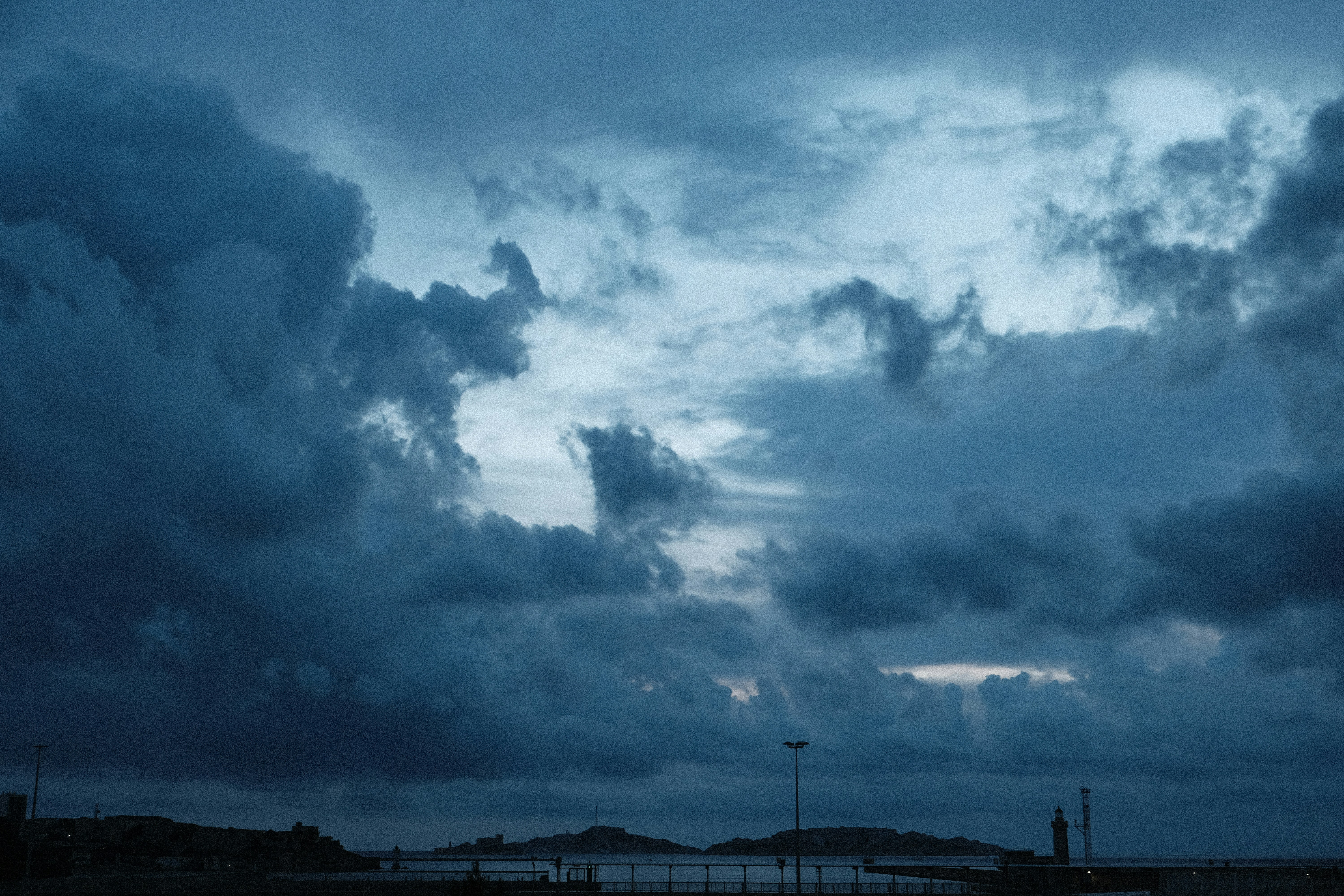 Whispers of Twilight: A Coastal Sky Drama