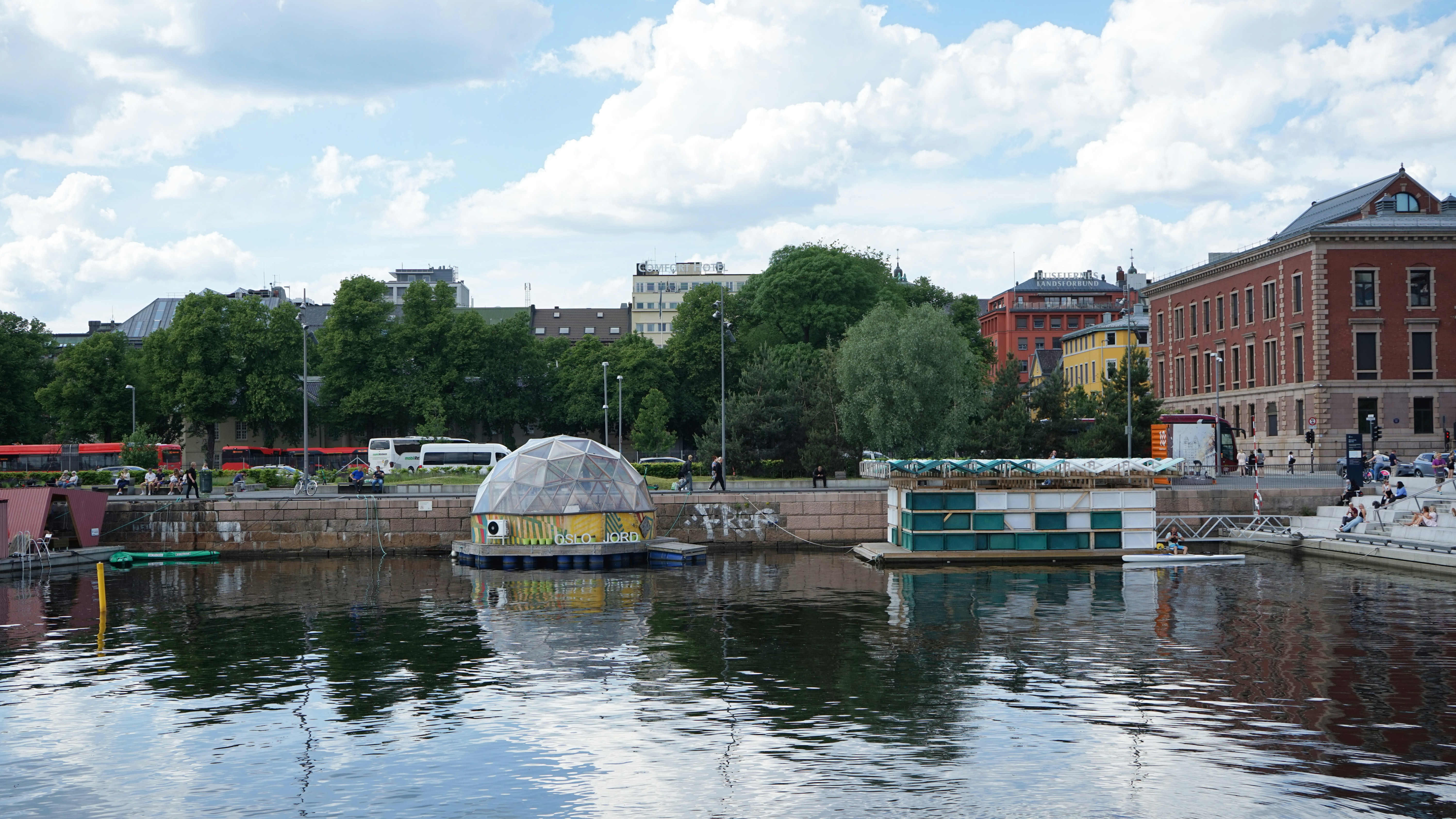 Urban Oasis: A Floating Retreat