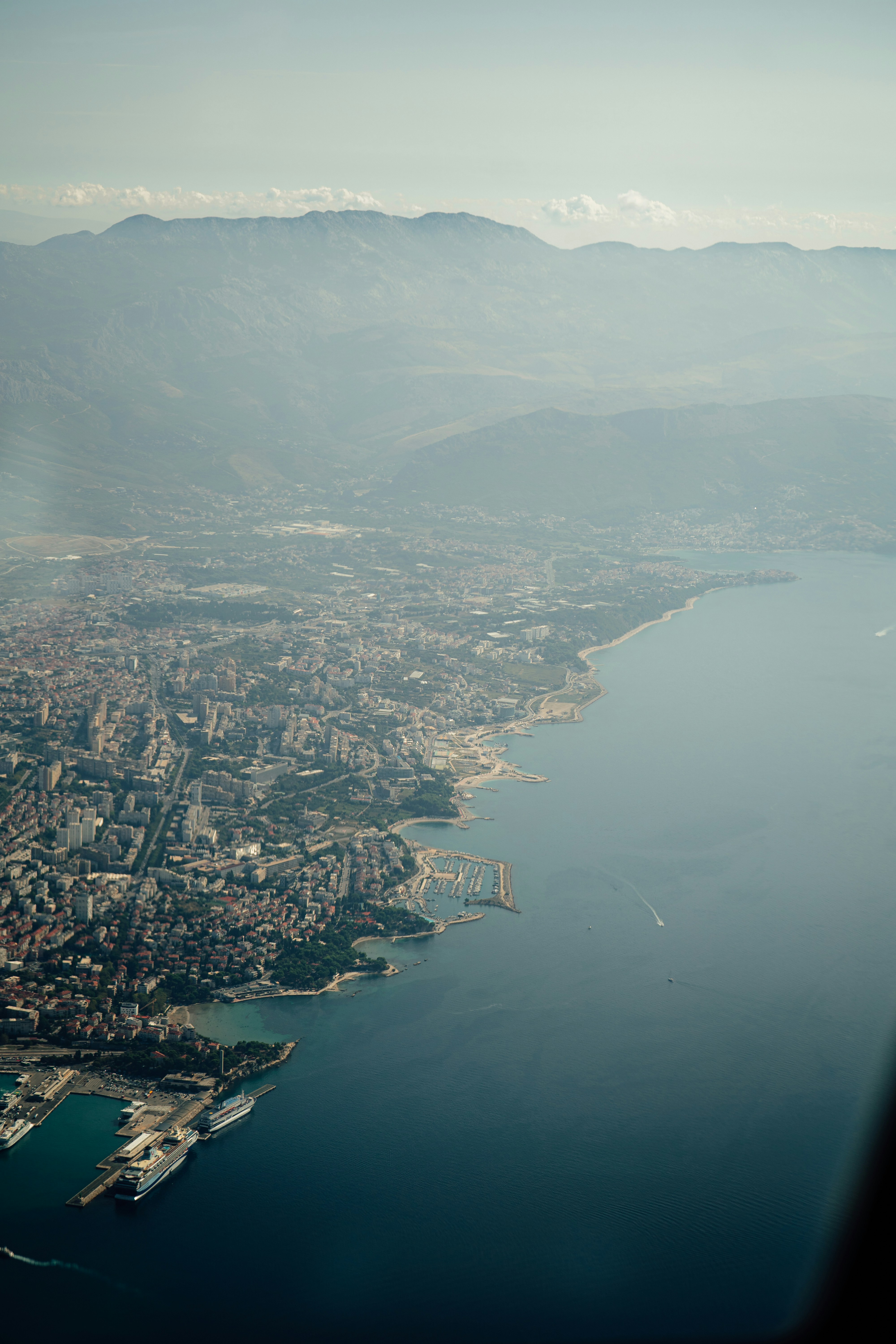 Urban Shores: A Coastal City Embraced by Mountains