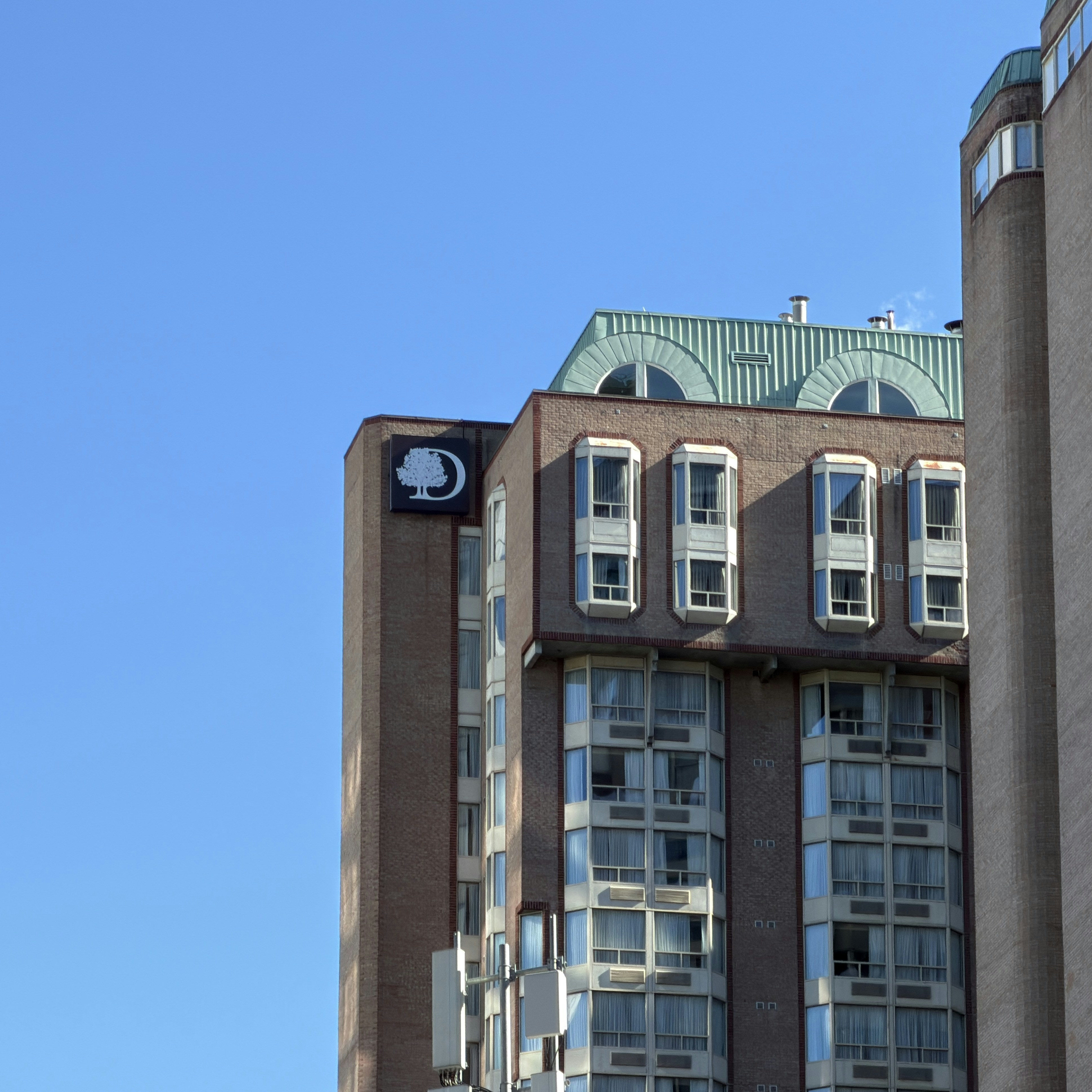Urban Elegance: A Modern Architectural Perspective