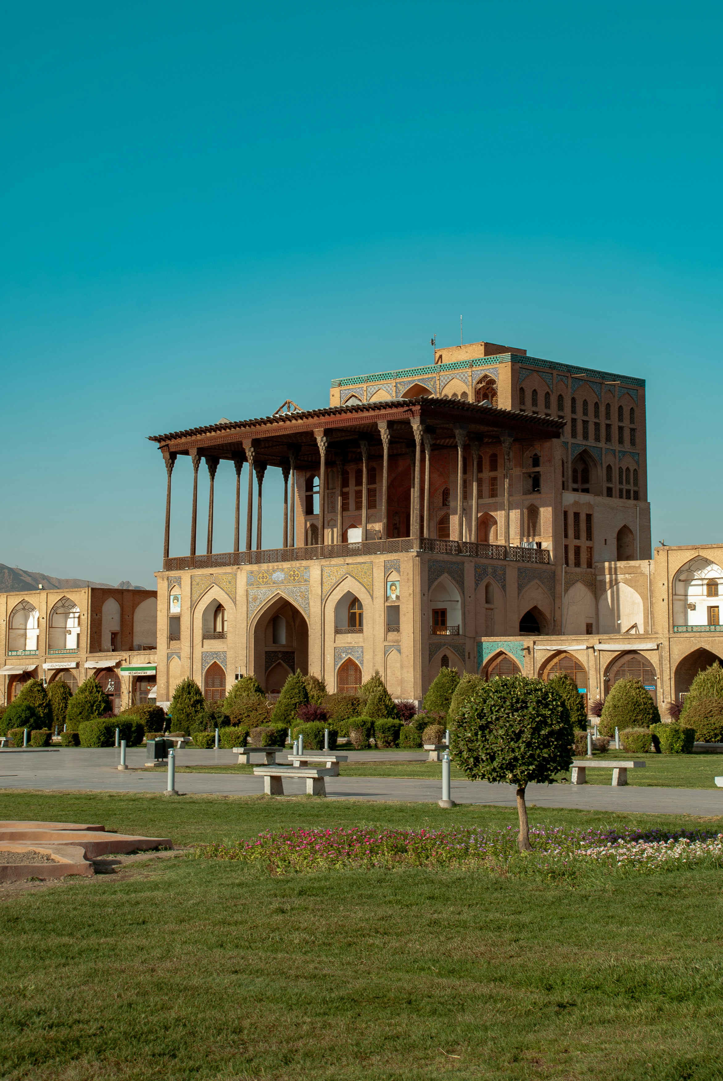 Captured in Isfahan, Naghsh-e Jahan Square Summer 1403 — with Nikon D80 & 18–135mm lens. A classic camera, a timeless place, and a frame full of stories. 📍به همراه یکی از دوستان