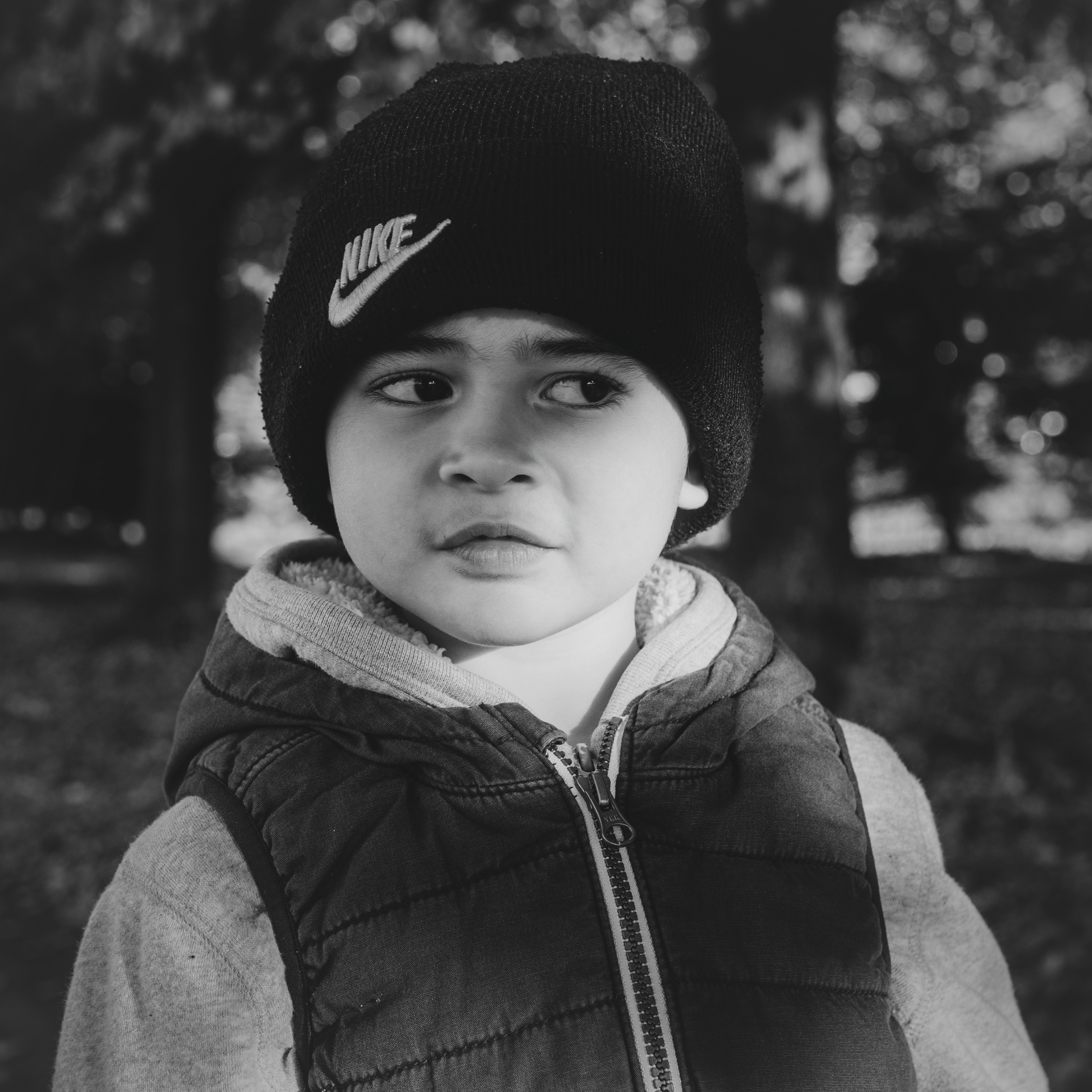Glimpse in Gray: A Parkside Moment with a Young Gaze