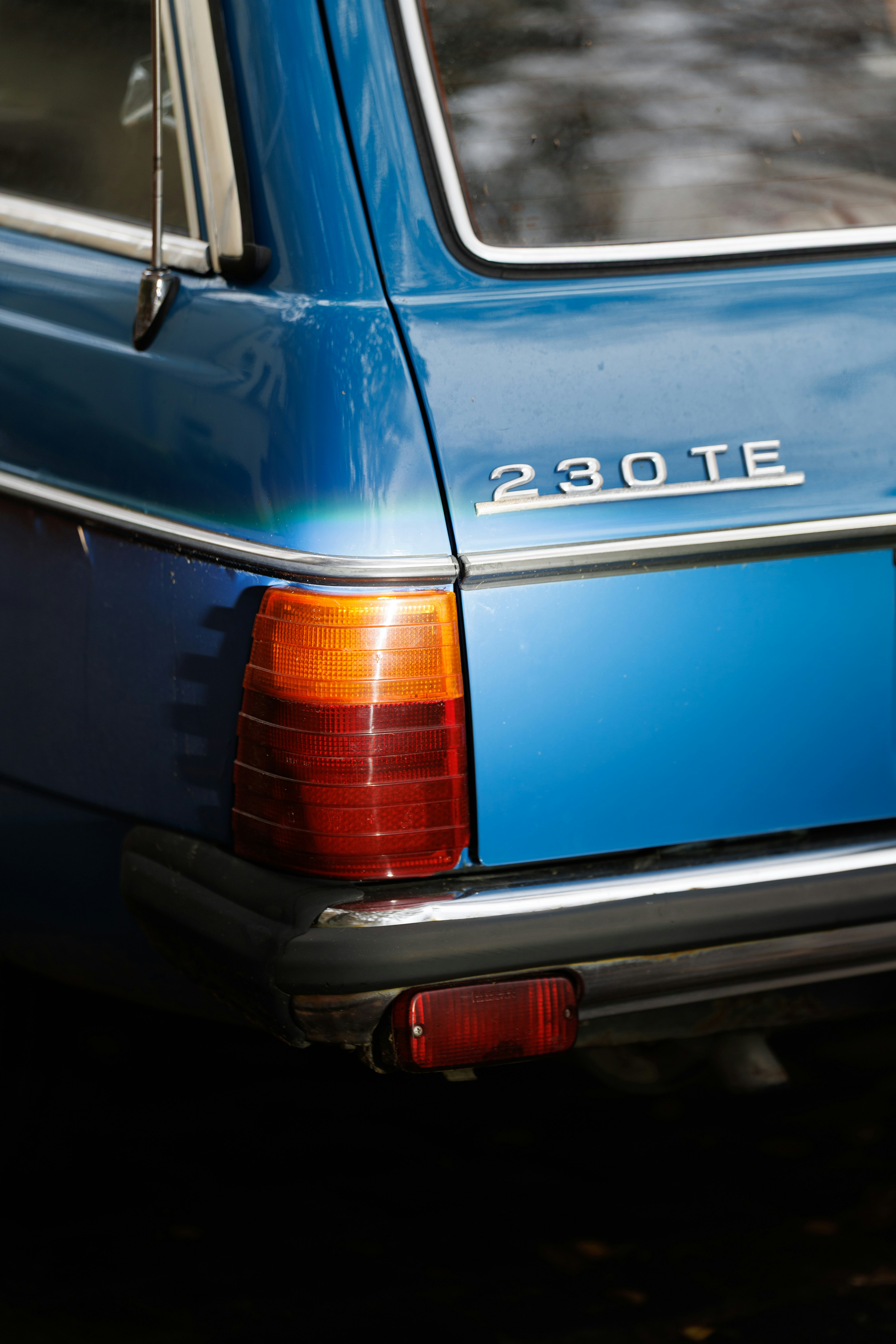 Vintage Elegance: The Timeless Blue 230 TE