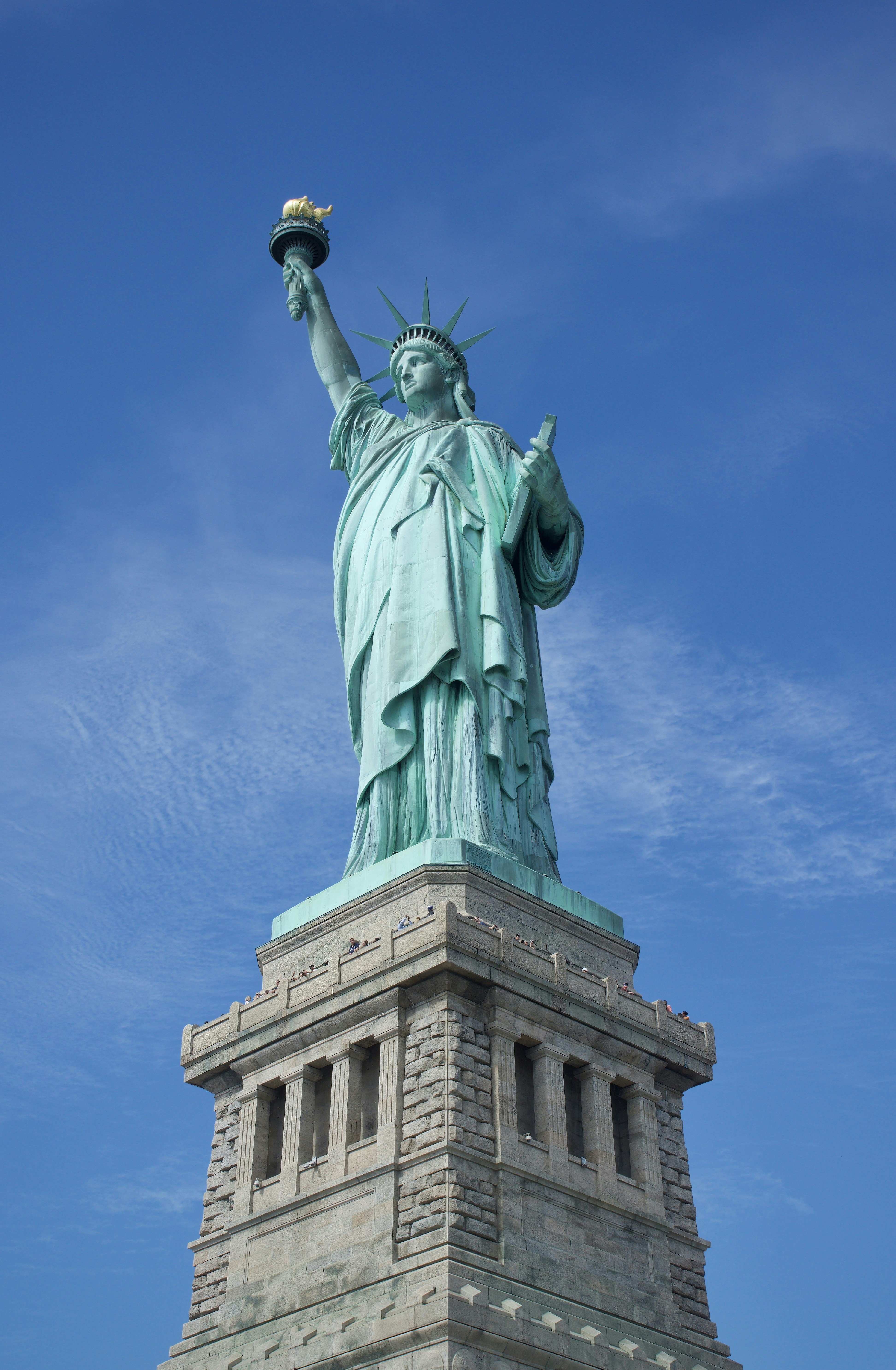 A beautiful portrait of the Statue of Liberty, in the US. | The statue of liberty against a clear blue sky