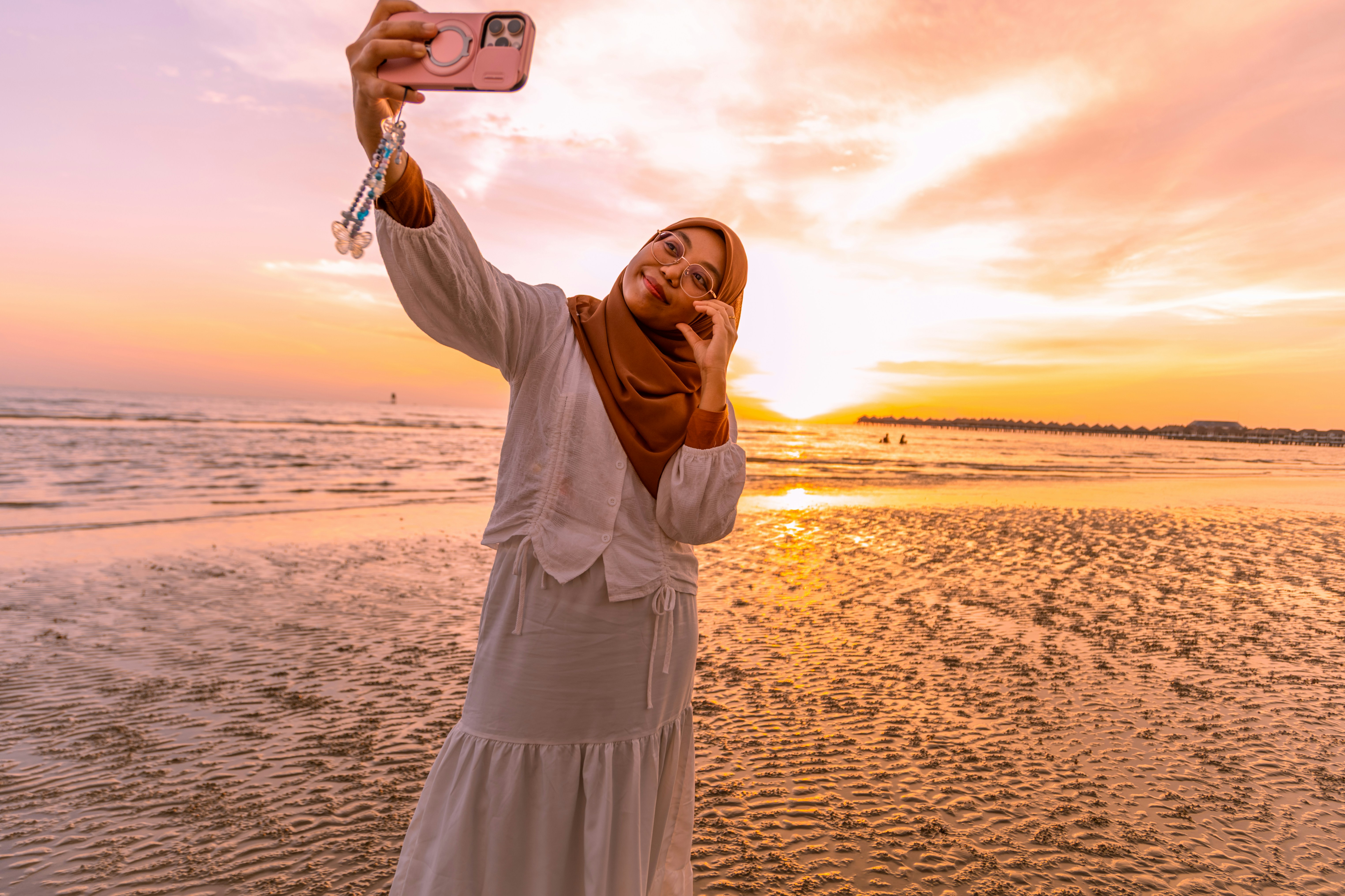 Golden Hour Selfie: A Quiet Beach Portrait with Sunset Glow