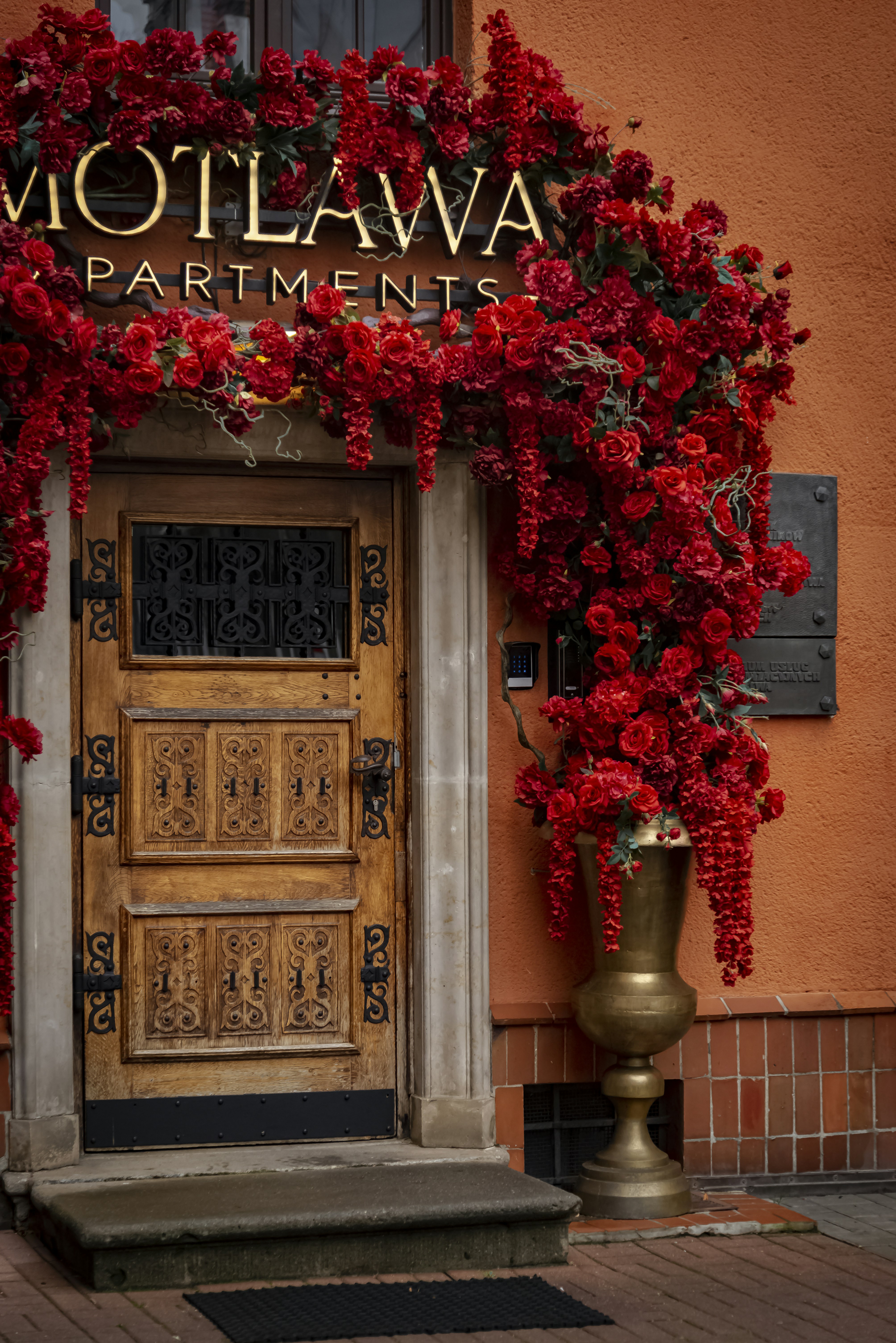 Floral Embrace at the Motlawa Entrance