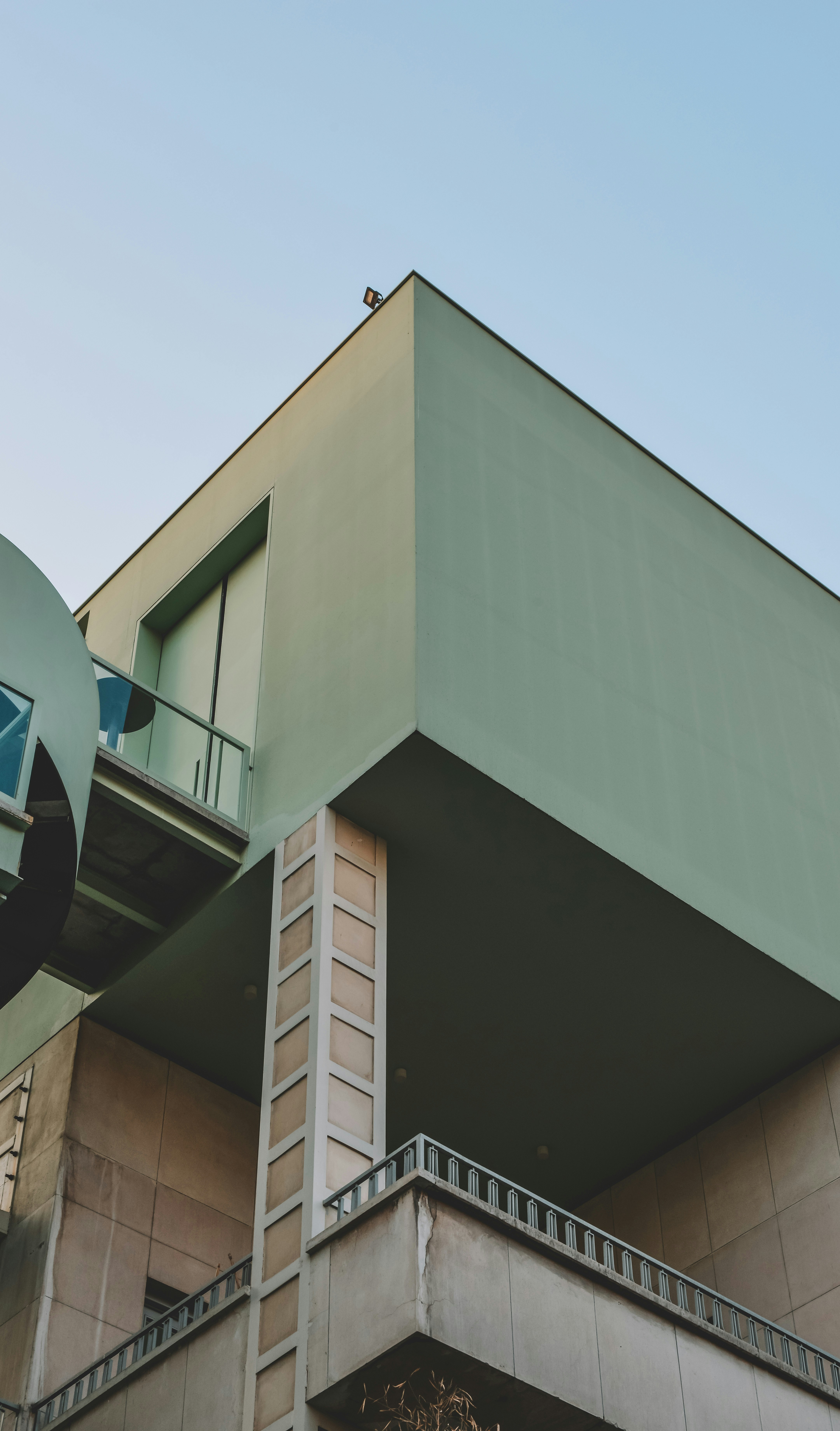 Edge Geometry: Green Prism at the Edge of a Clear Sky