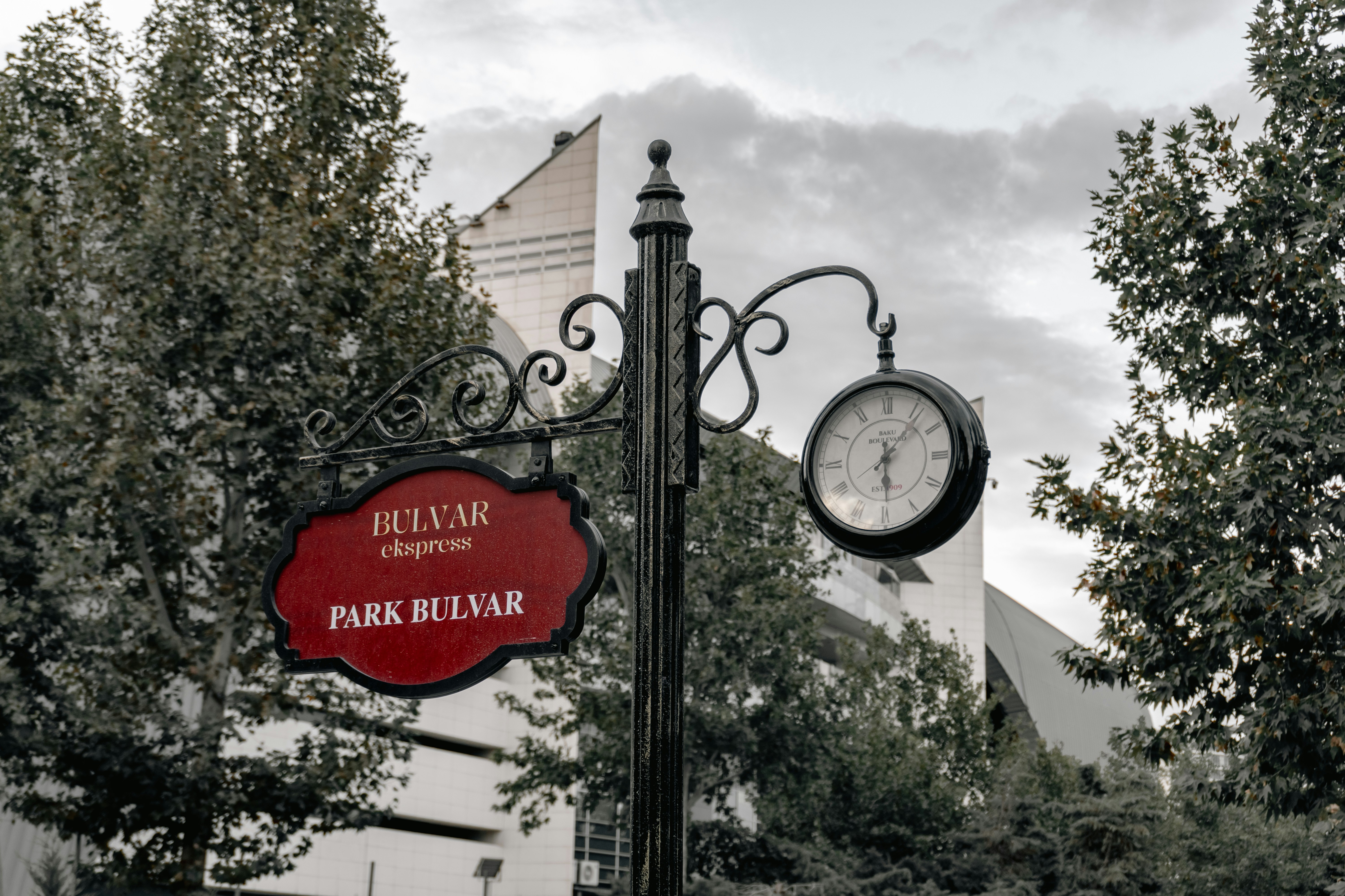 Park bulvar signpost with a clock