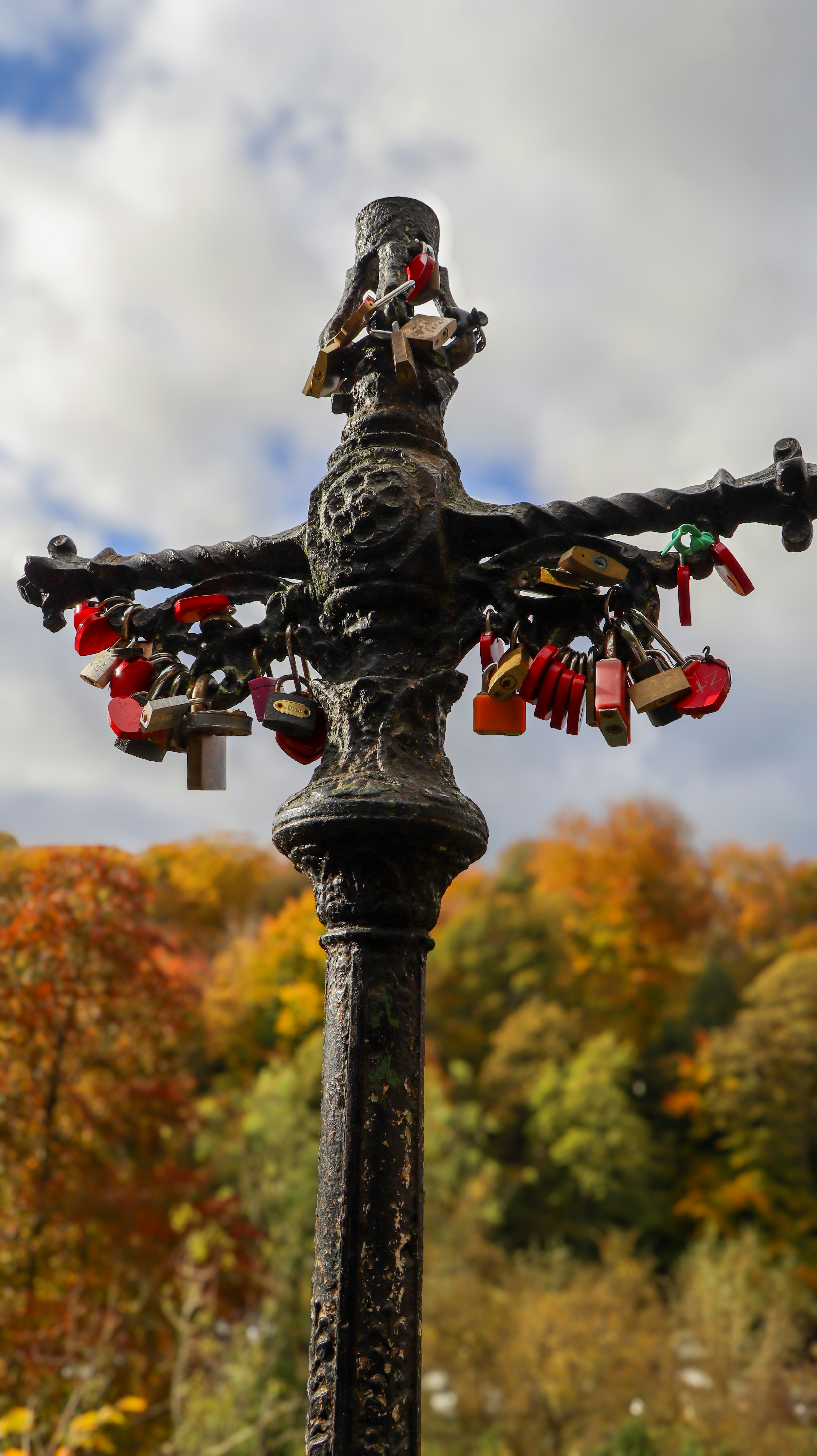 Love locked lamppost