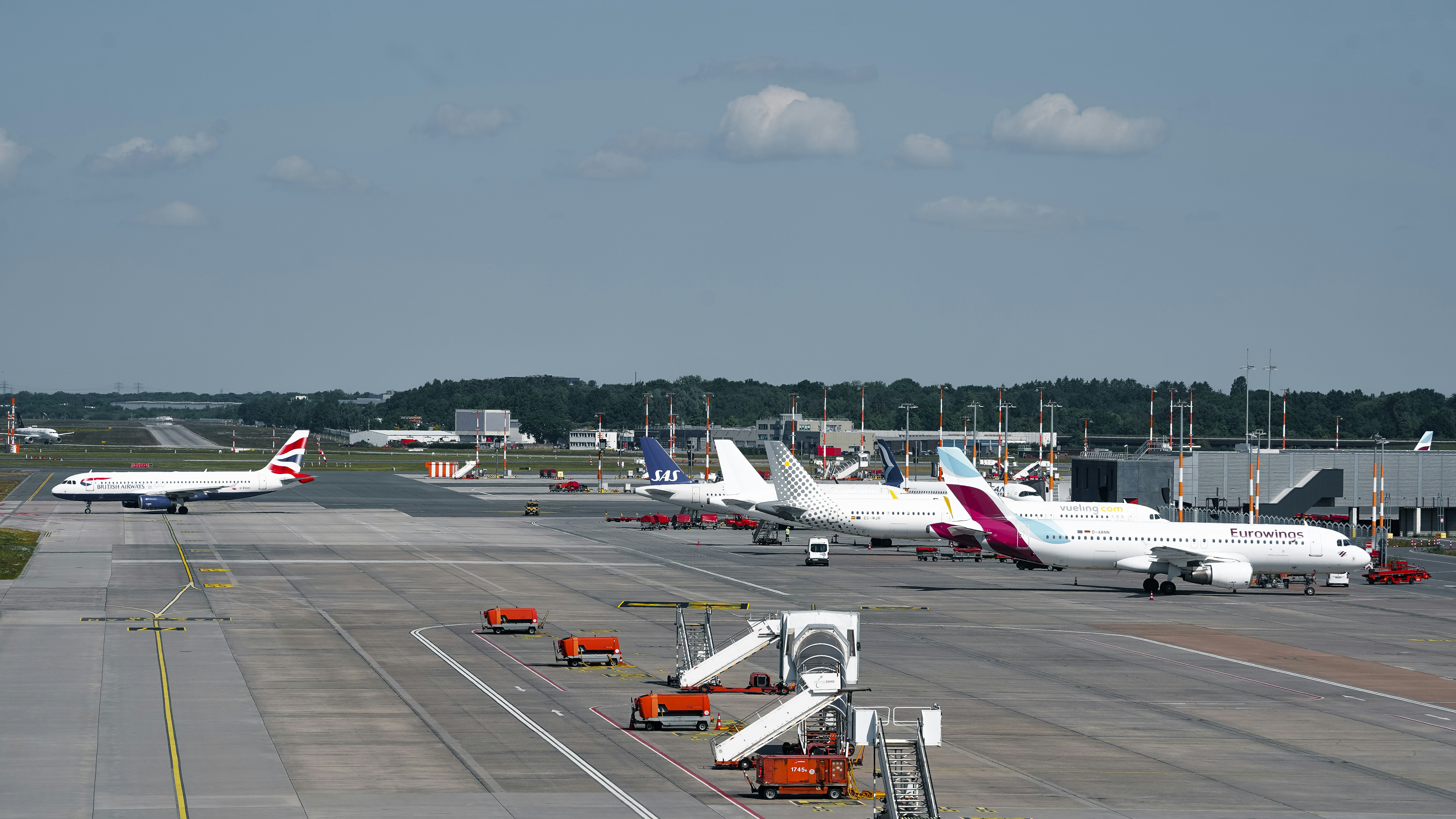Apron Pulse: Jets Converge at the Gate Under a Quiet Blue Sky