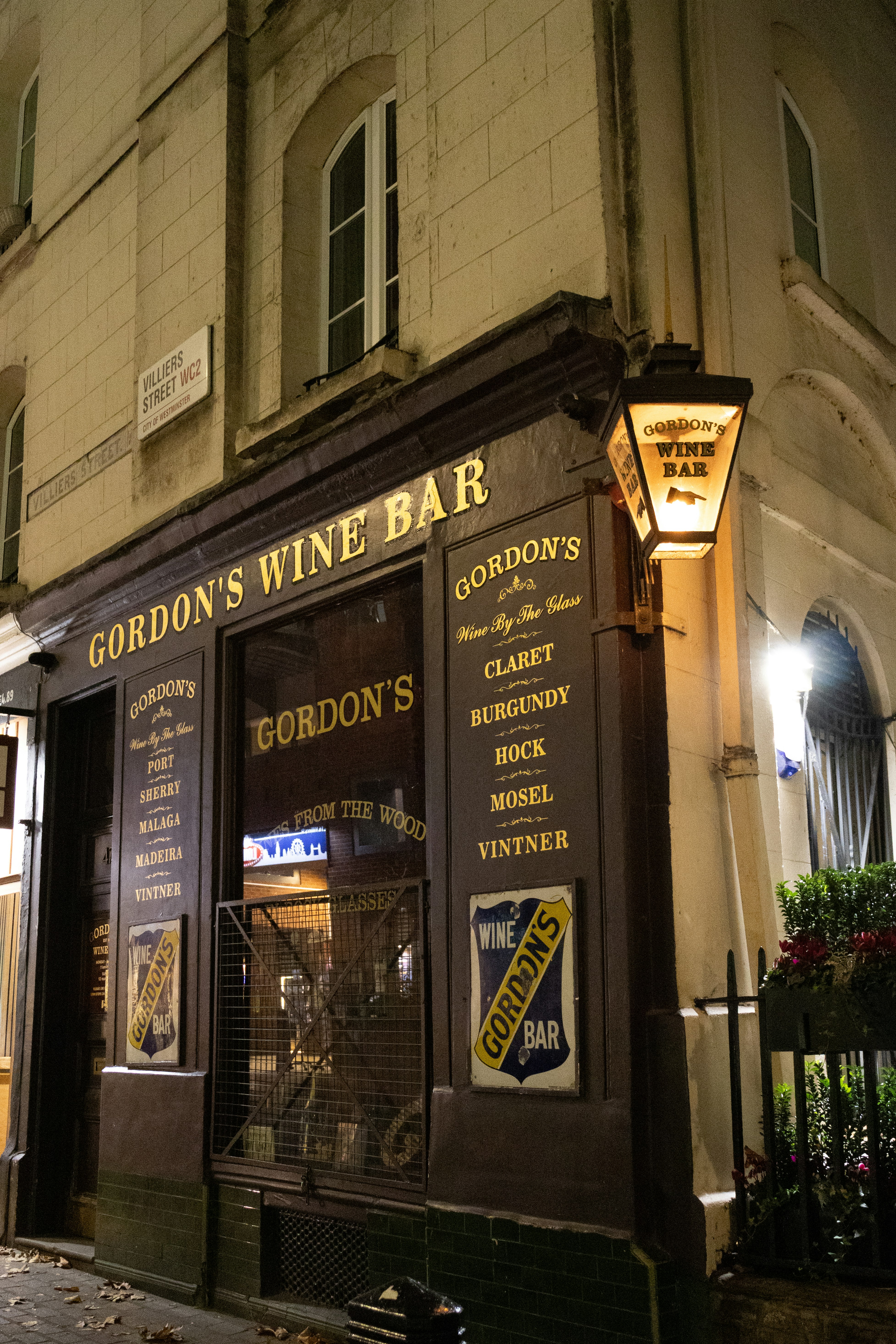 Gordon's Wine Bar: Warm Lanterns Embrace a Classic Facade