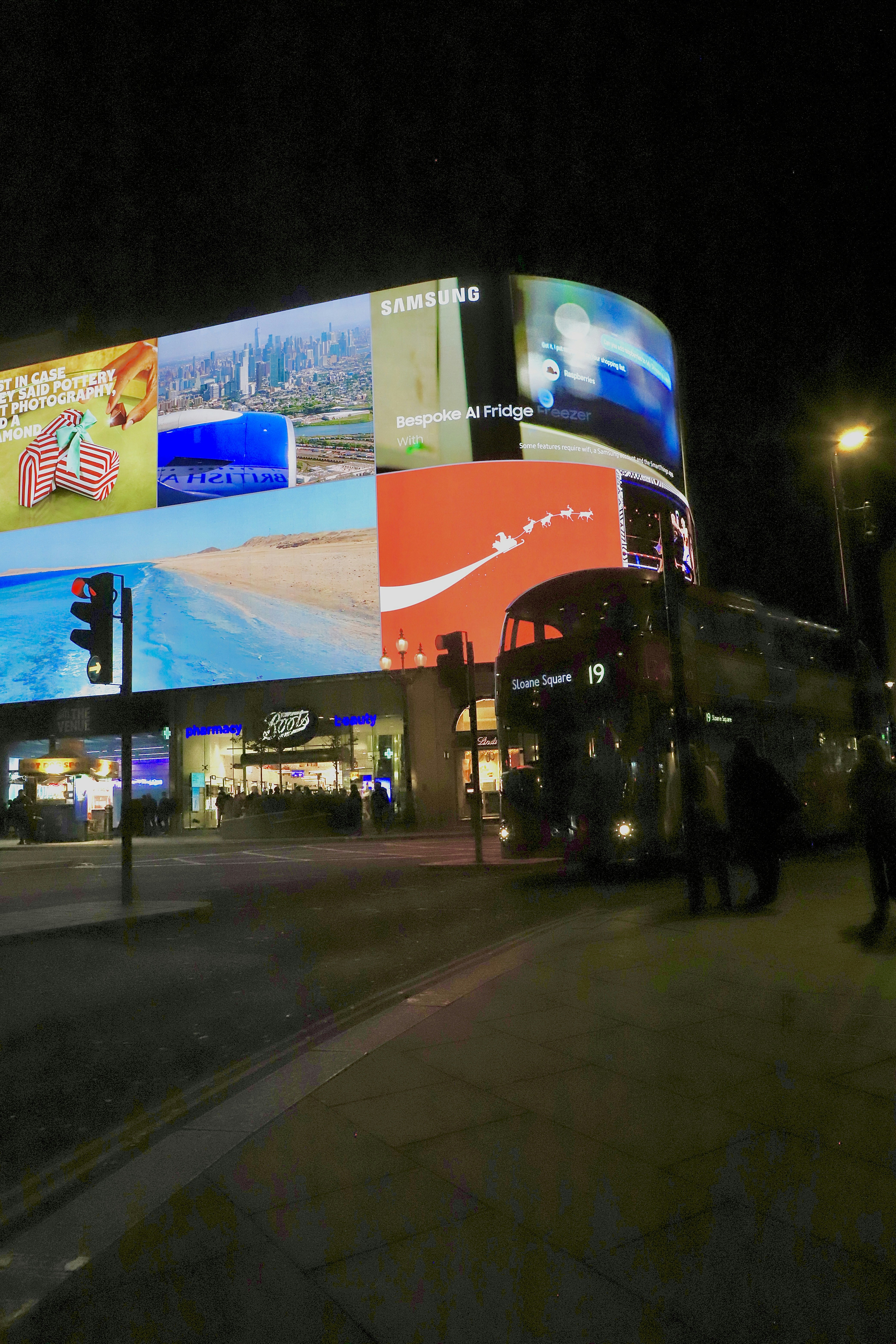 Neon Pulse Over Piccadilly: The Giant Billboard Gateway